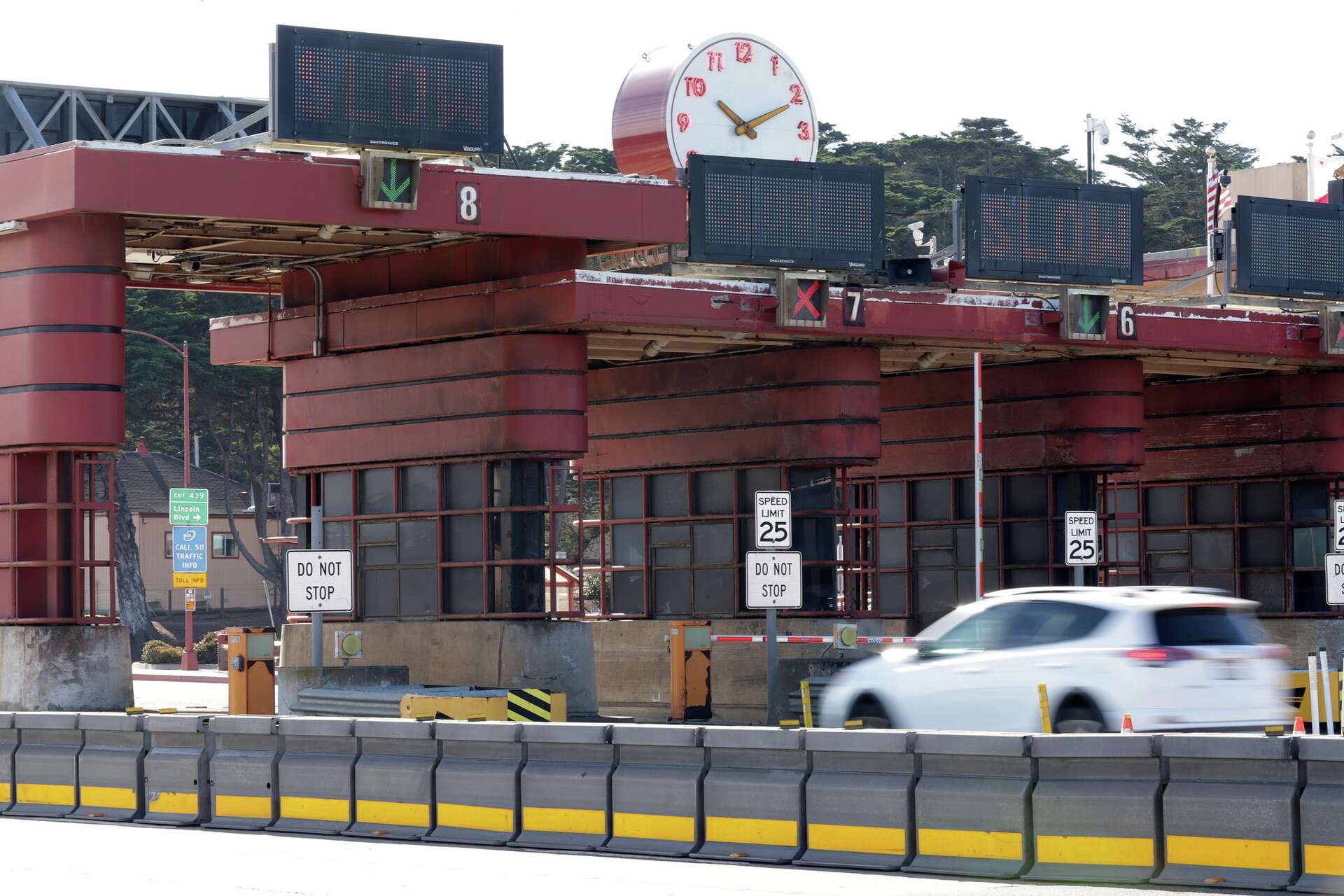Golden Gate Bridge tollbooth car crashes are spiking