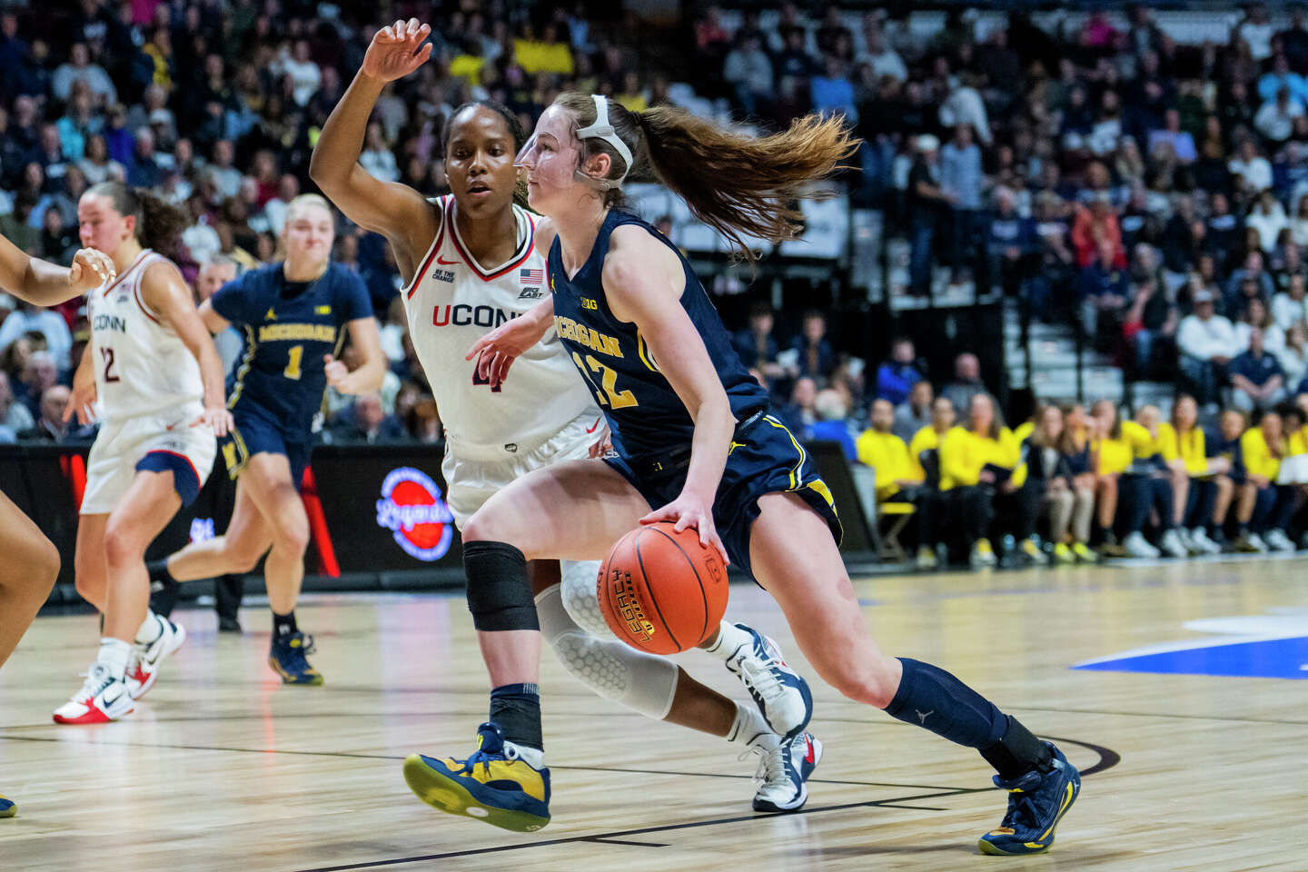 No. 1 UConn women's basketball survives vs. No. 6 Michigan