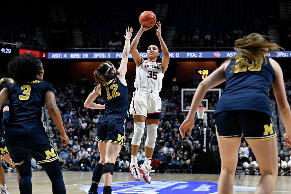 Azzi Fudd is doing it all for UConn women's basketball