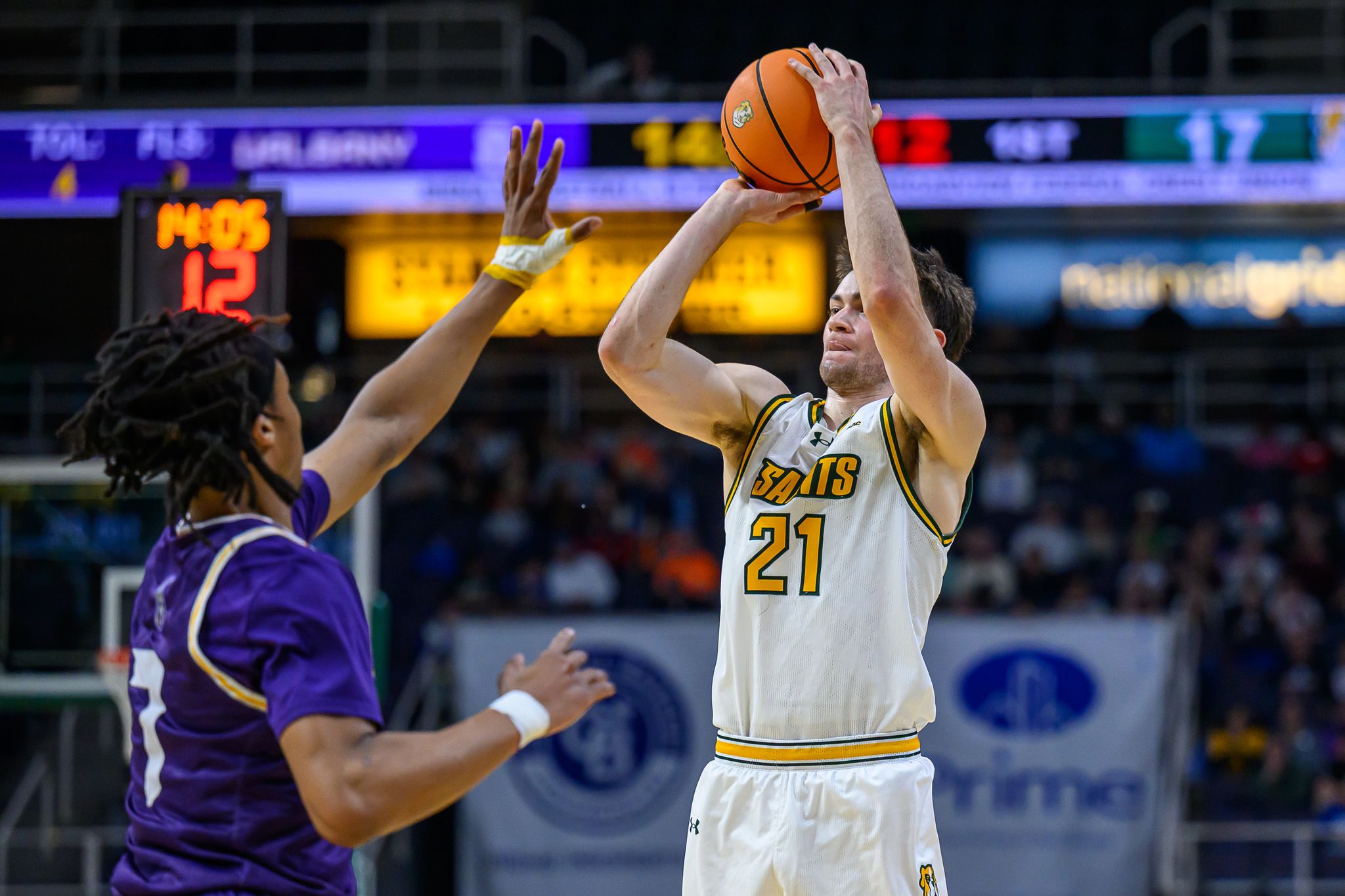 Brendan Coyle makes 7 3s in Siena basketball's MAAC win at Manhattan