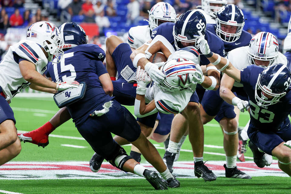 Smithson Valley football blanks CC Veterans Memorial in playoffs