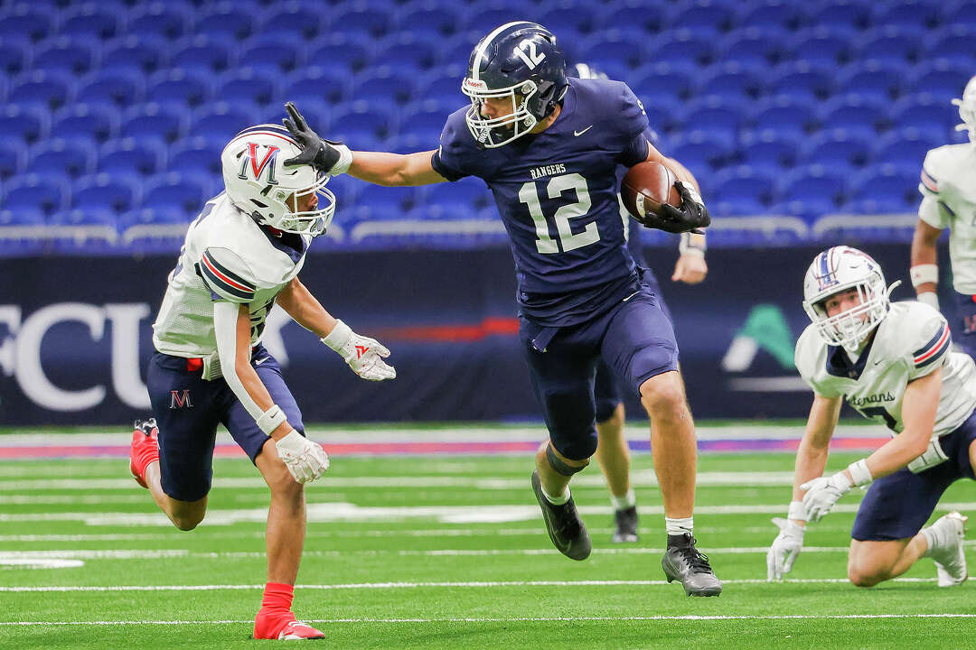 Smithson Valley football blanks CC Veterans Memorial in playoffs