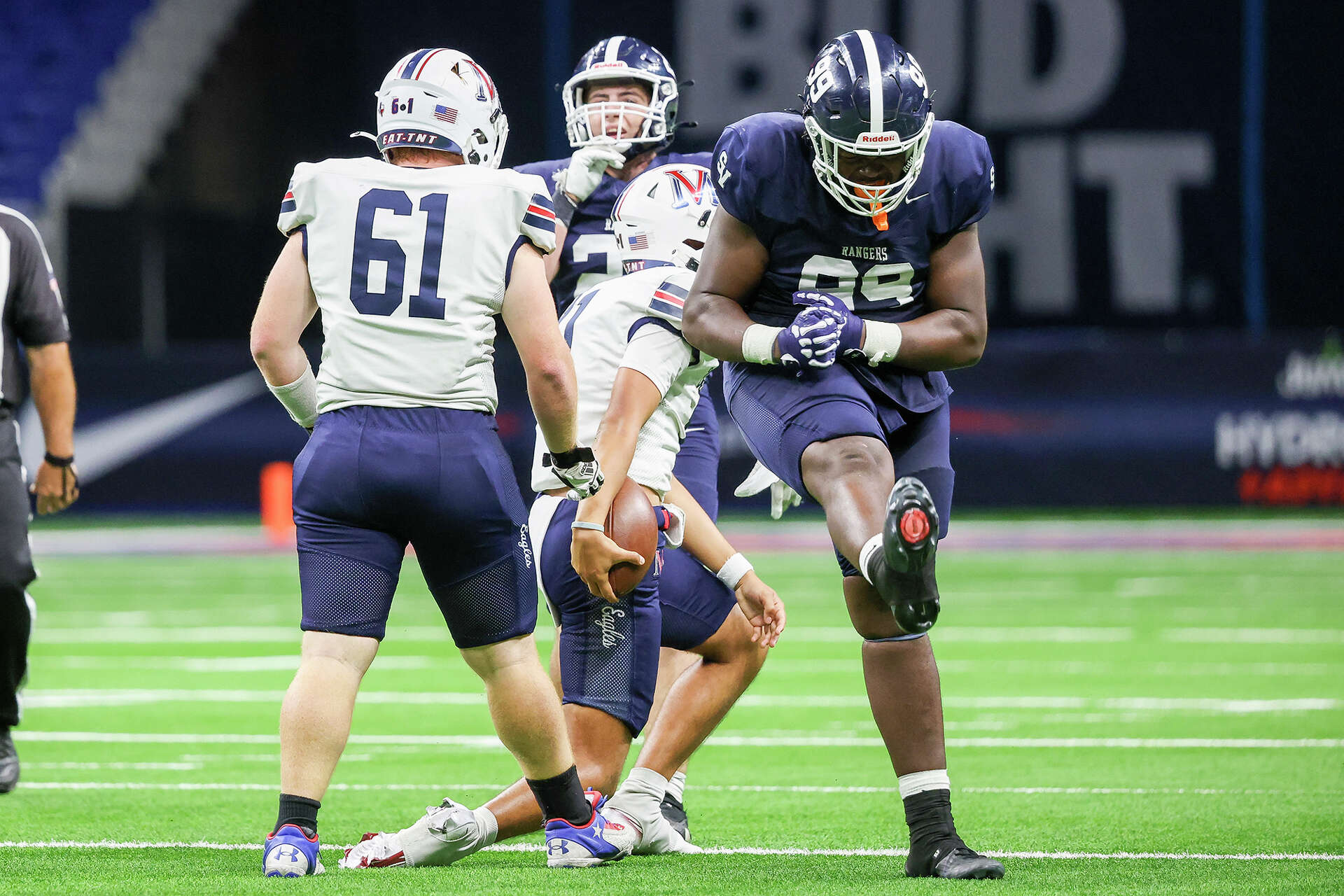 Smithson Valley football blanks CC Veterans Memorial in playoffs