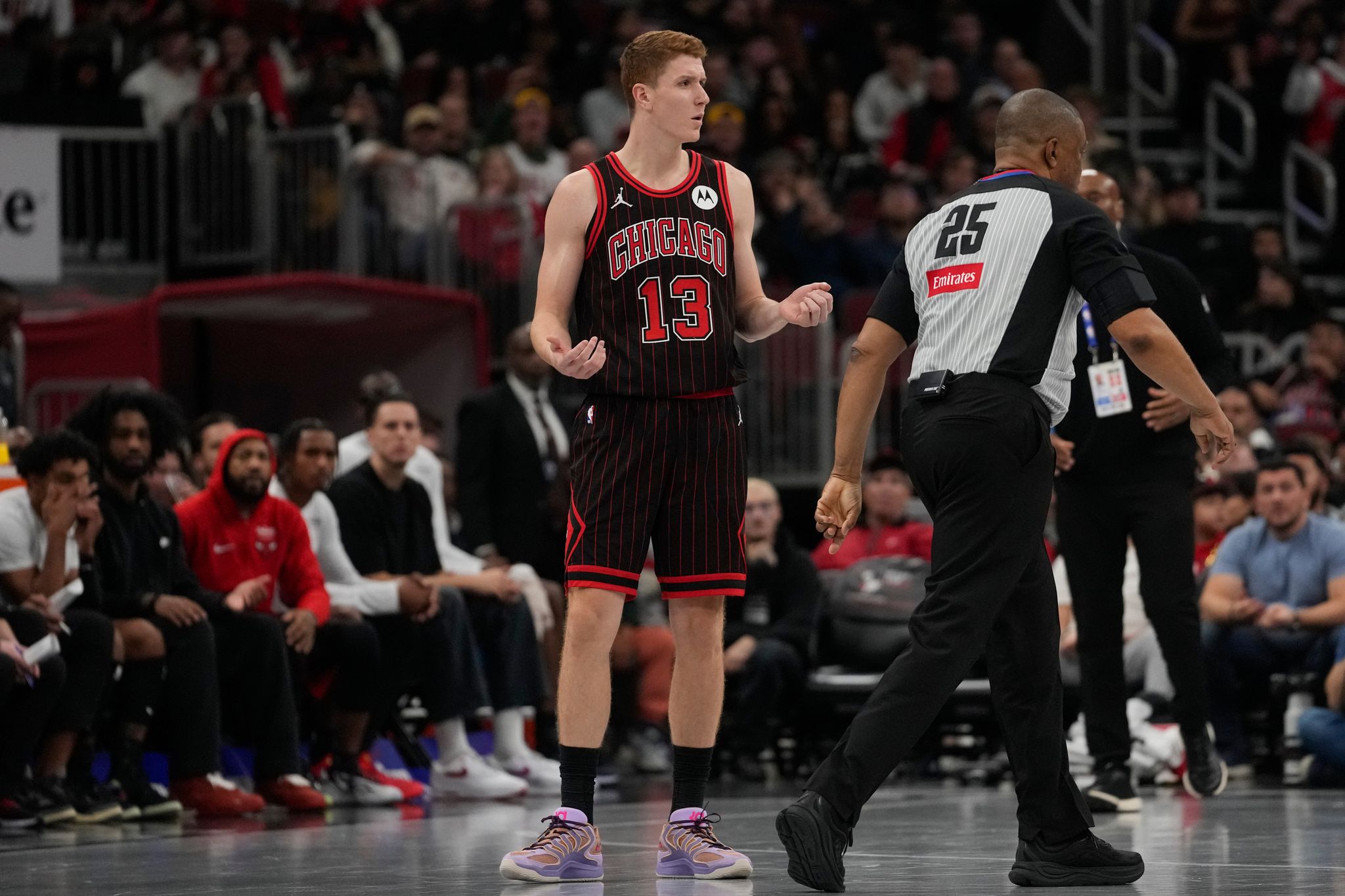 Bulls' Kevin Huerter ejected for tapping ball that hits referee Che ...