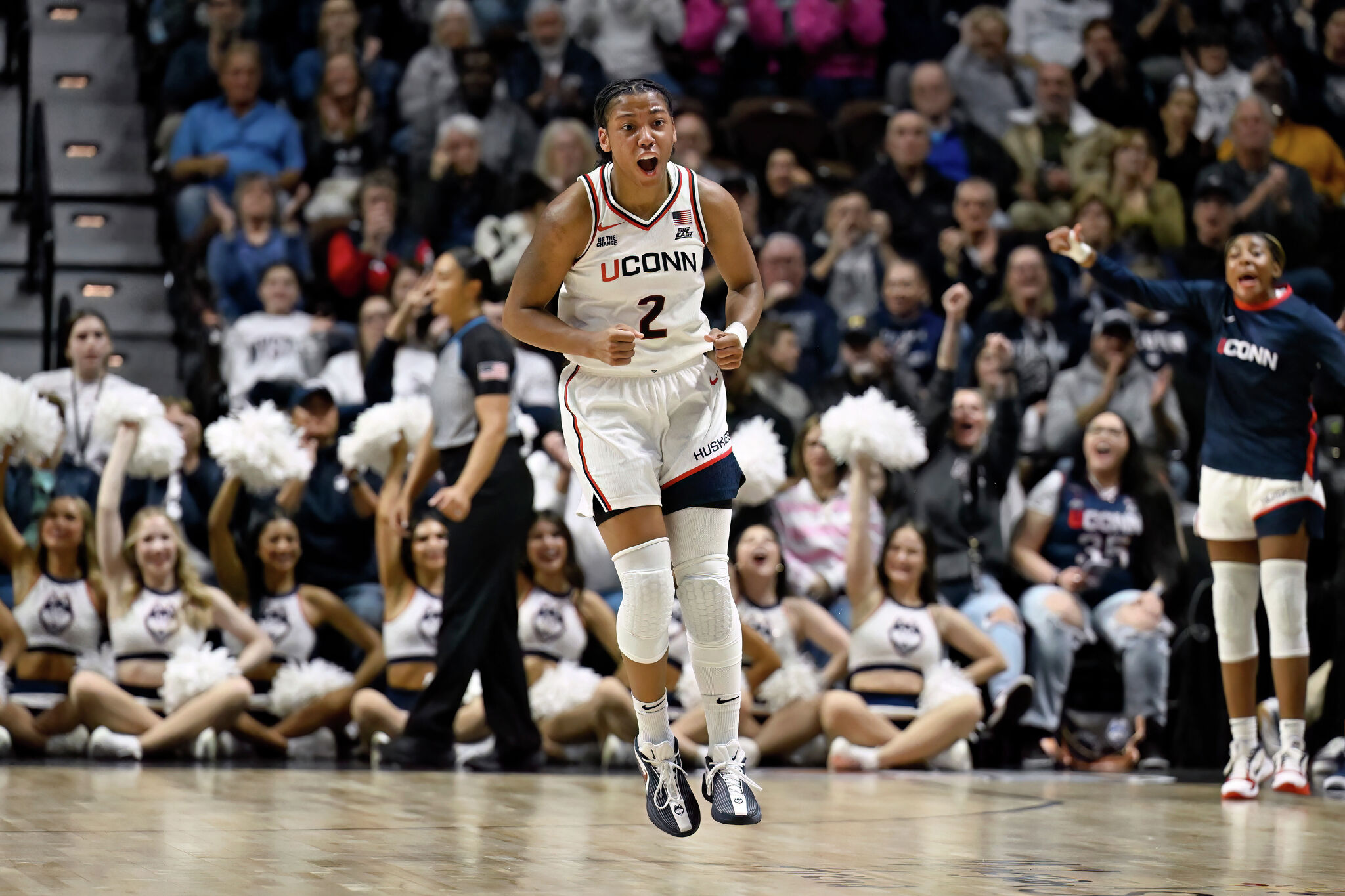 KK Arnold's 'crushing basket' leads UConn to win over Michigan
