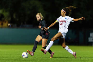 Stanford women's soccer advances to round of 16 in NCAA tourney