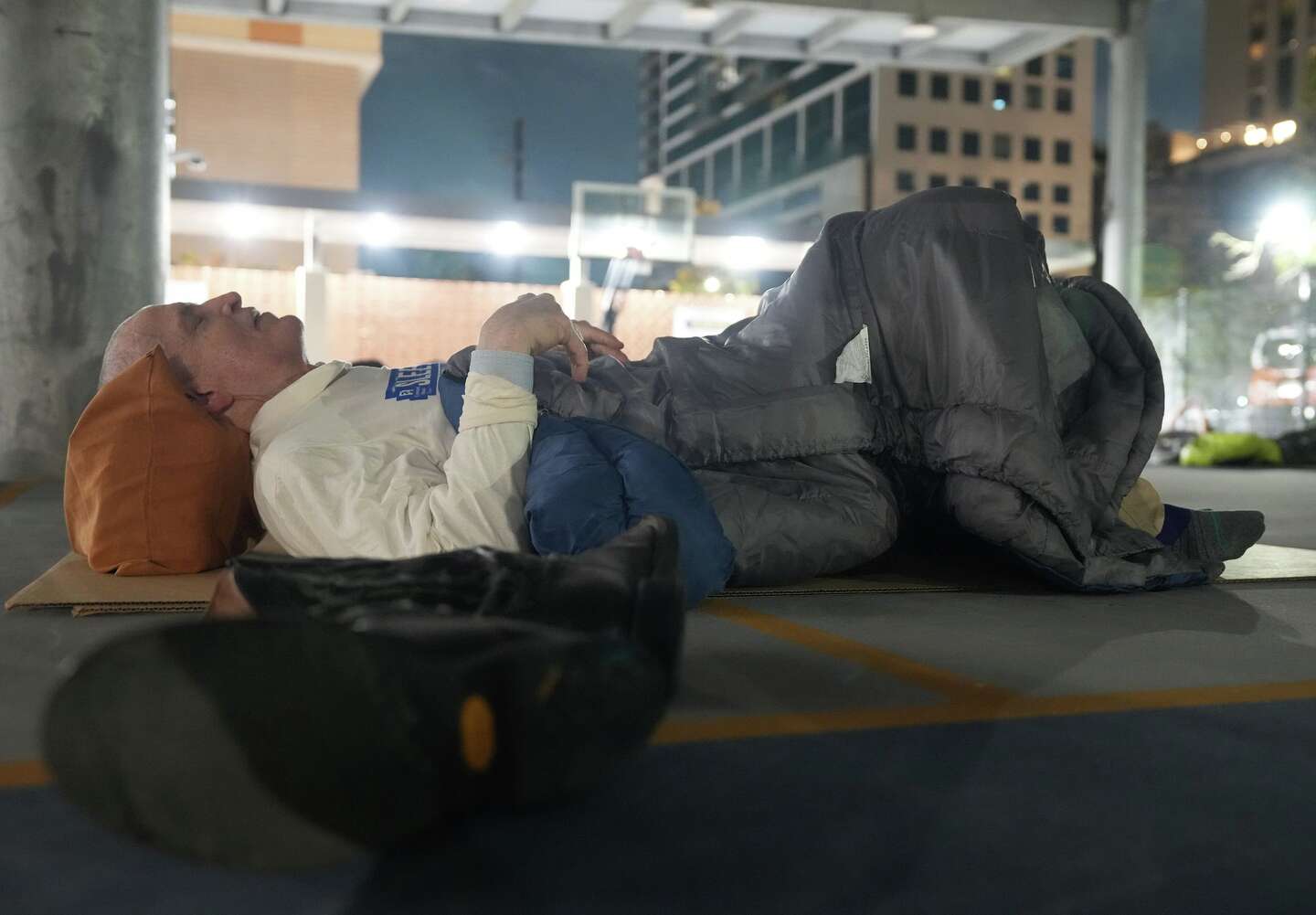 Mattress Mack ditches his Tempur-Pedic to sleep on Houston pavement