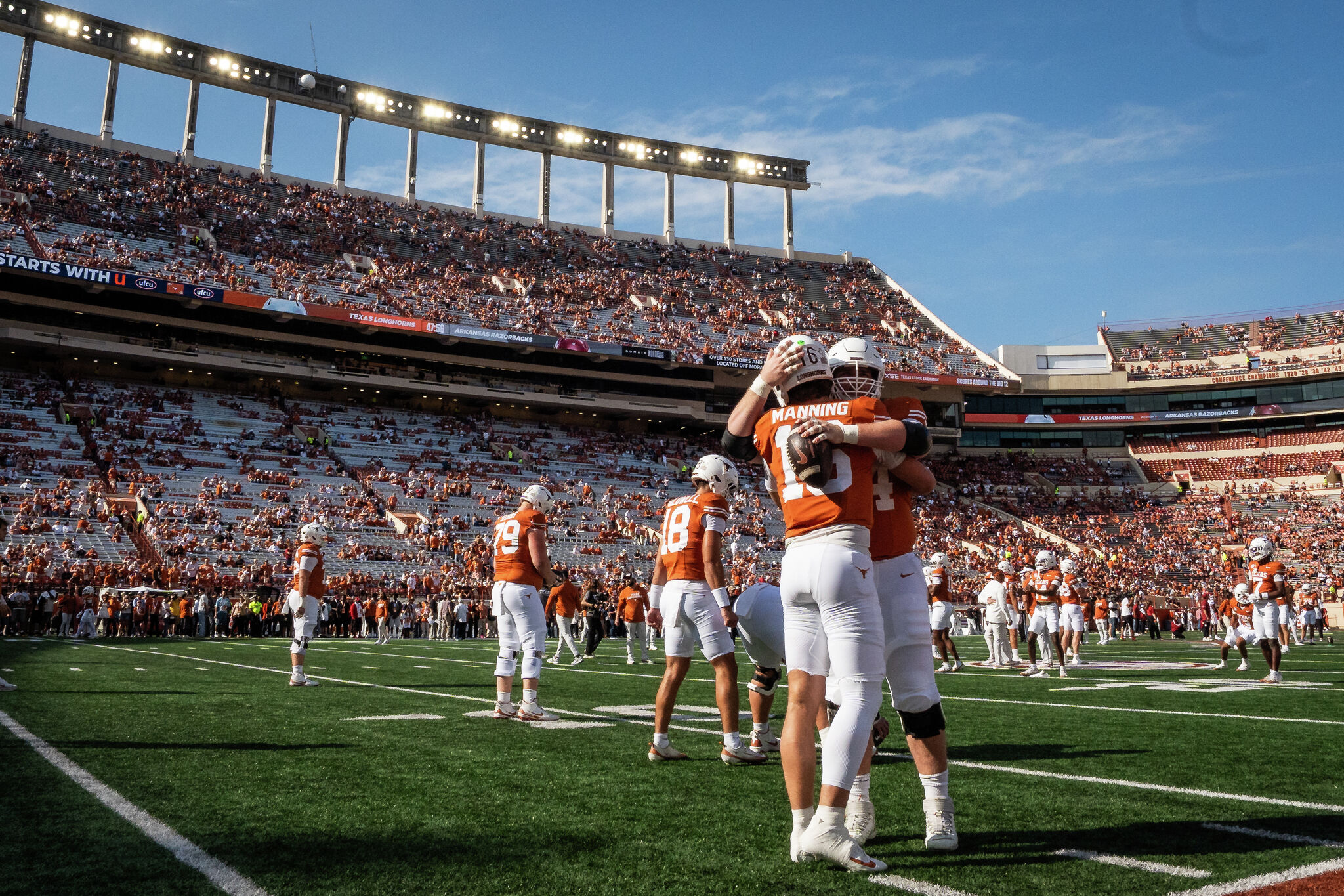 Arch Manning catches touchdown pass in Texas vs Arkansas