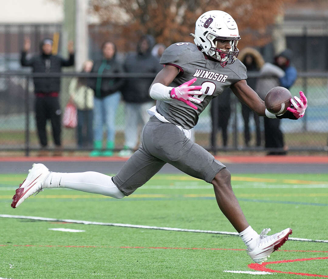 Windsor football blows out Bloomfield, gains momentum for playoffs