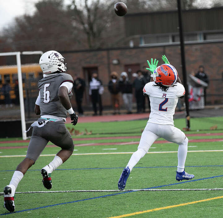 Windsor football blows out Bloomfield, gains momentum for playoffs