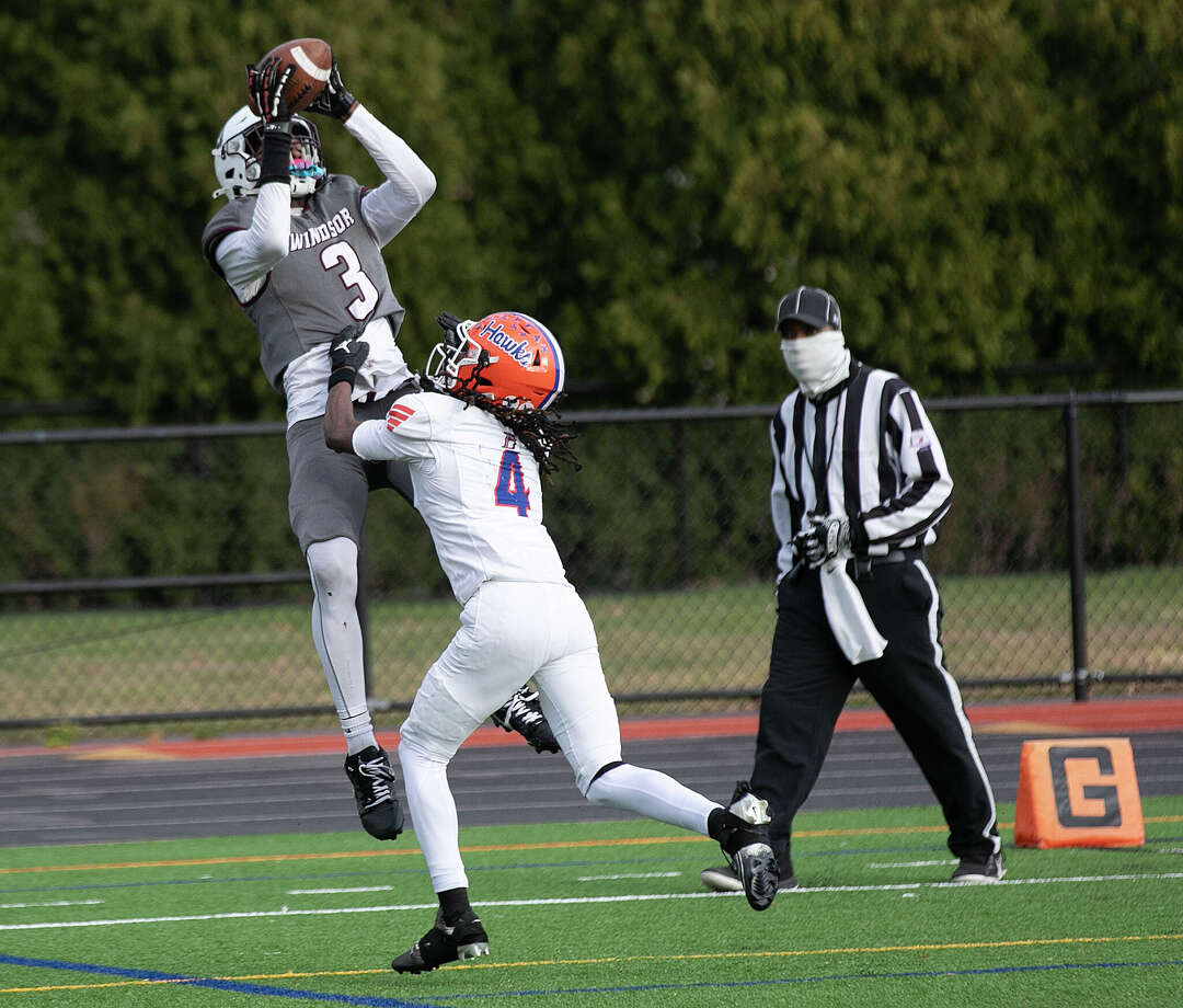Windsor football blows out Bloomfield, gains momentum for playoffs