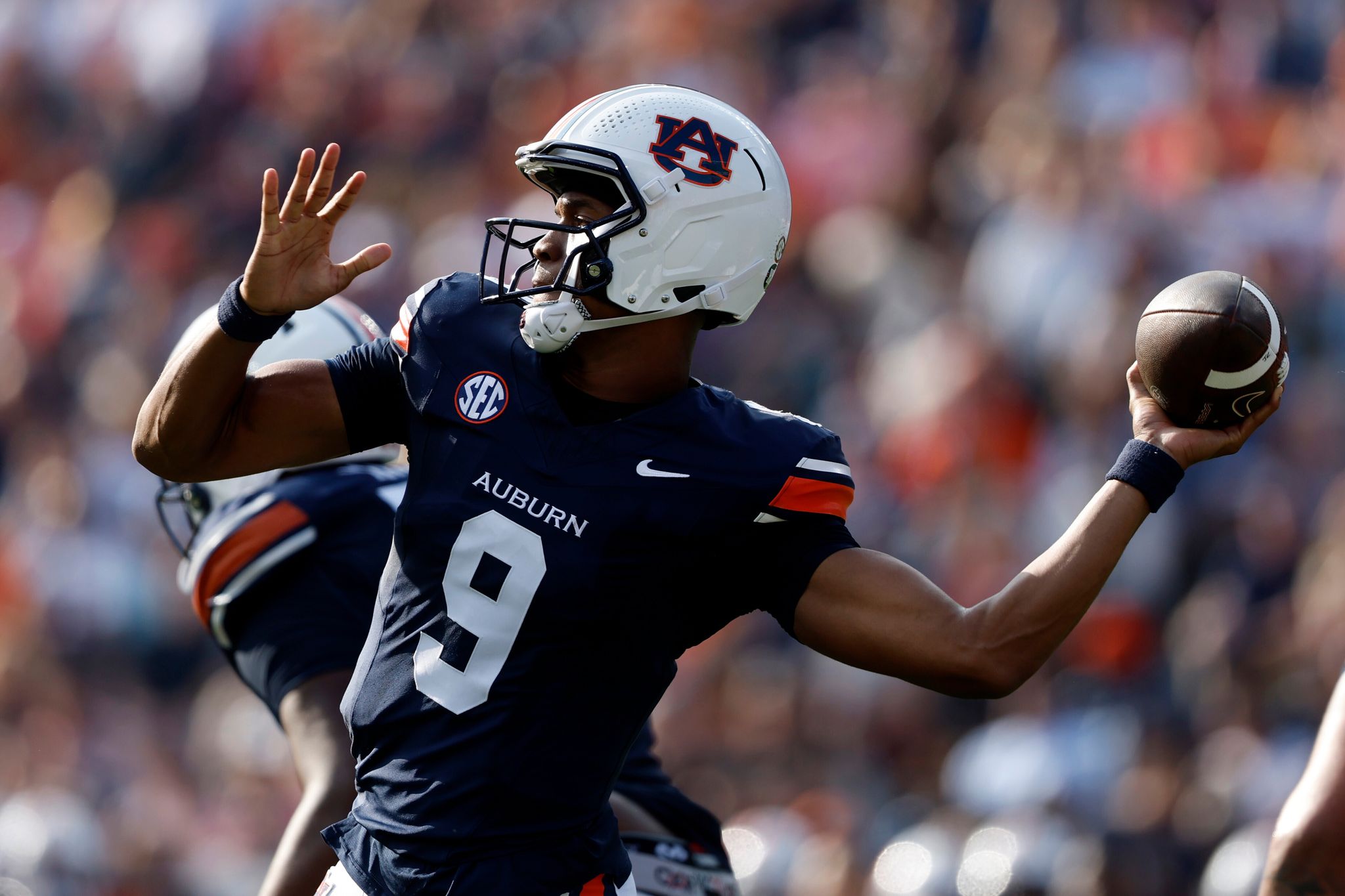 Deuce Knight accounts for 6 TDs in his first career start as Auburn ...