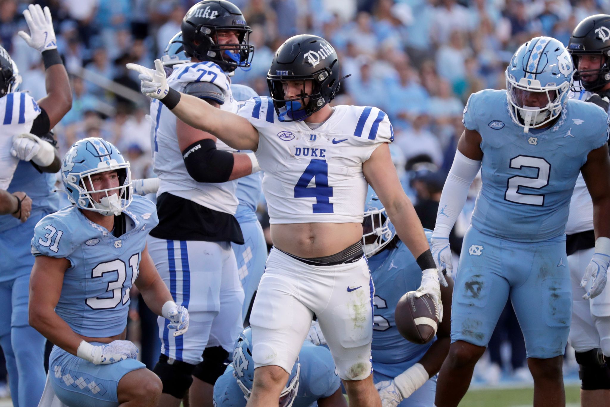 Fake FG call, Castle's 3 rushing scores help Duke hold off rival UNC 32 ...