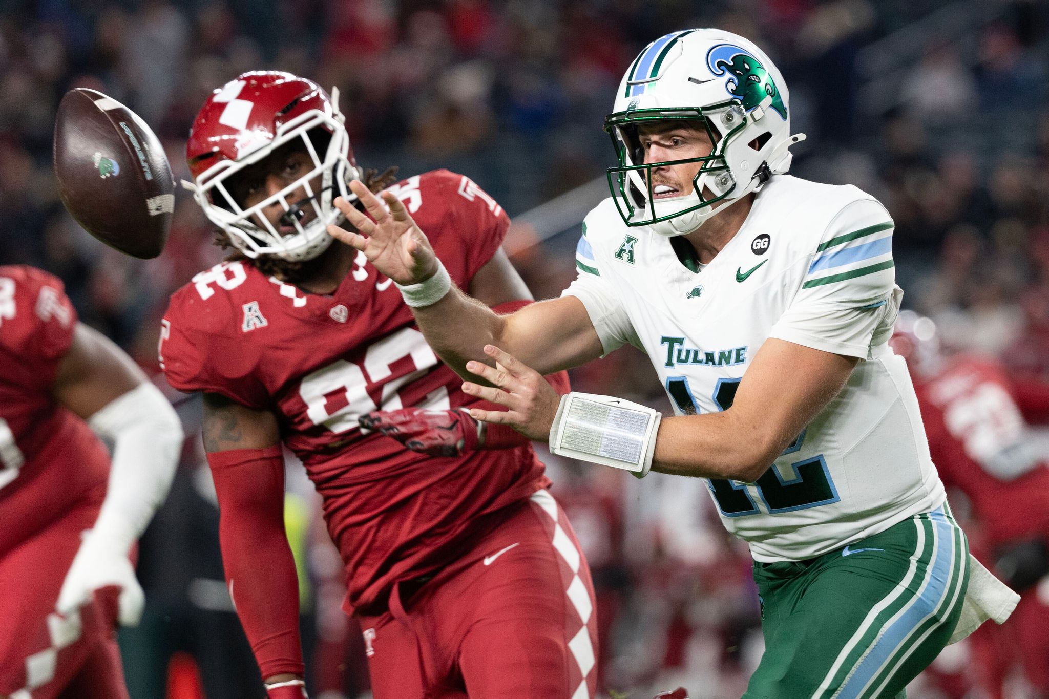 Jake Retzlaff stars as No. 24 Tulane beats Temple 37-13