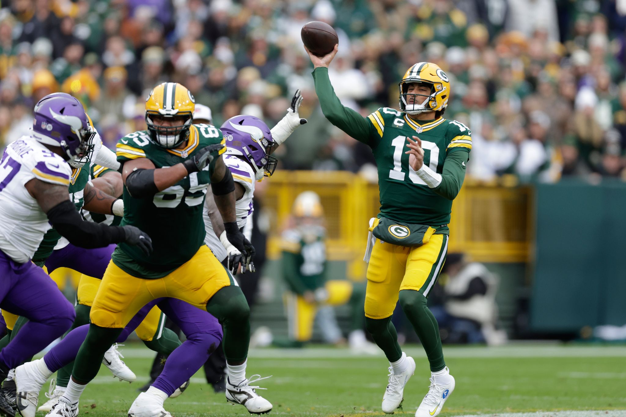 Packers' Jordan Love says injury to his non-throwing shoulder shouldn't limit his effectiveness