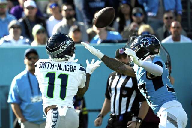 Sam Darnold throws for 244 yards 2 TDs as Seahawks beat the Titans 30-24