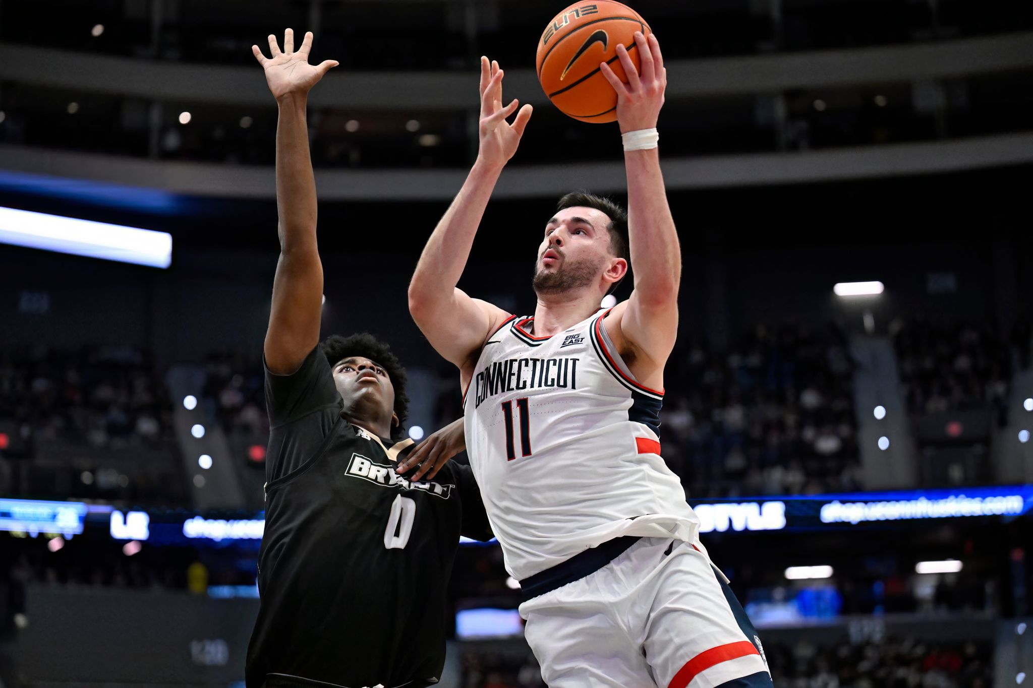Silas Demary's triple-double powers No. 3 UConn Huskies past Bryant 72-49