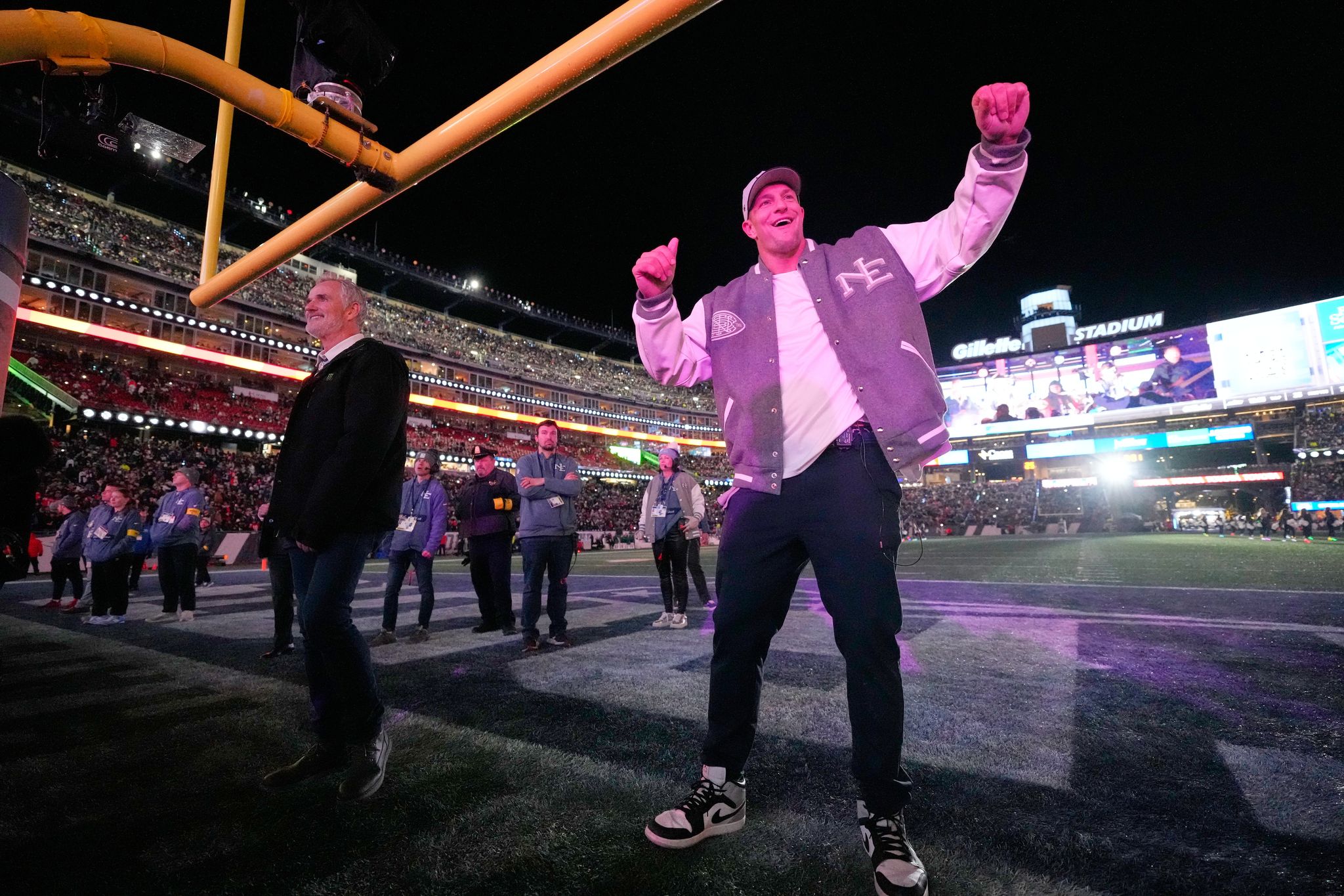 ‘New Year’s Rockin’ Eve' co-hosts are Chance the Rapper, Rob Gronkowski ...