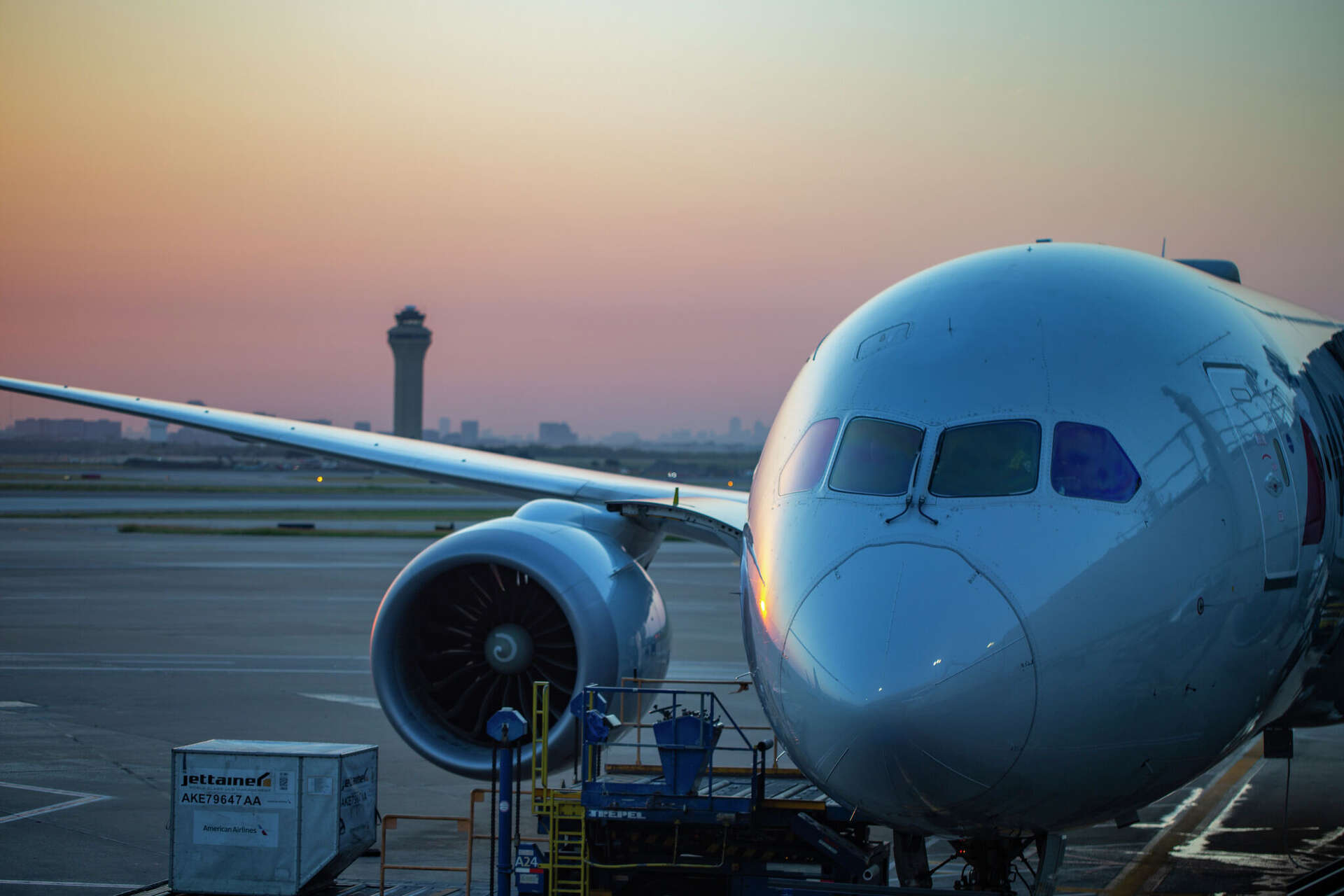 Almost 1,000 flights delayed at busy Texas airport