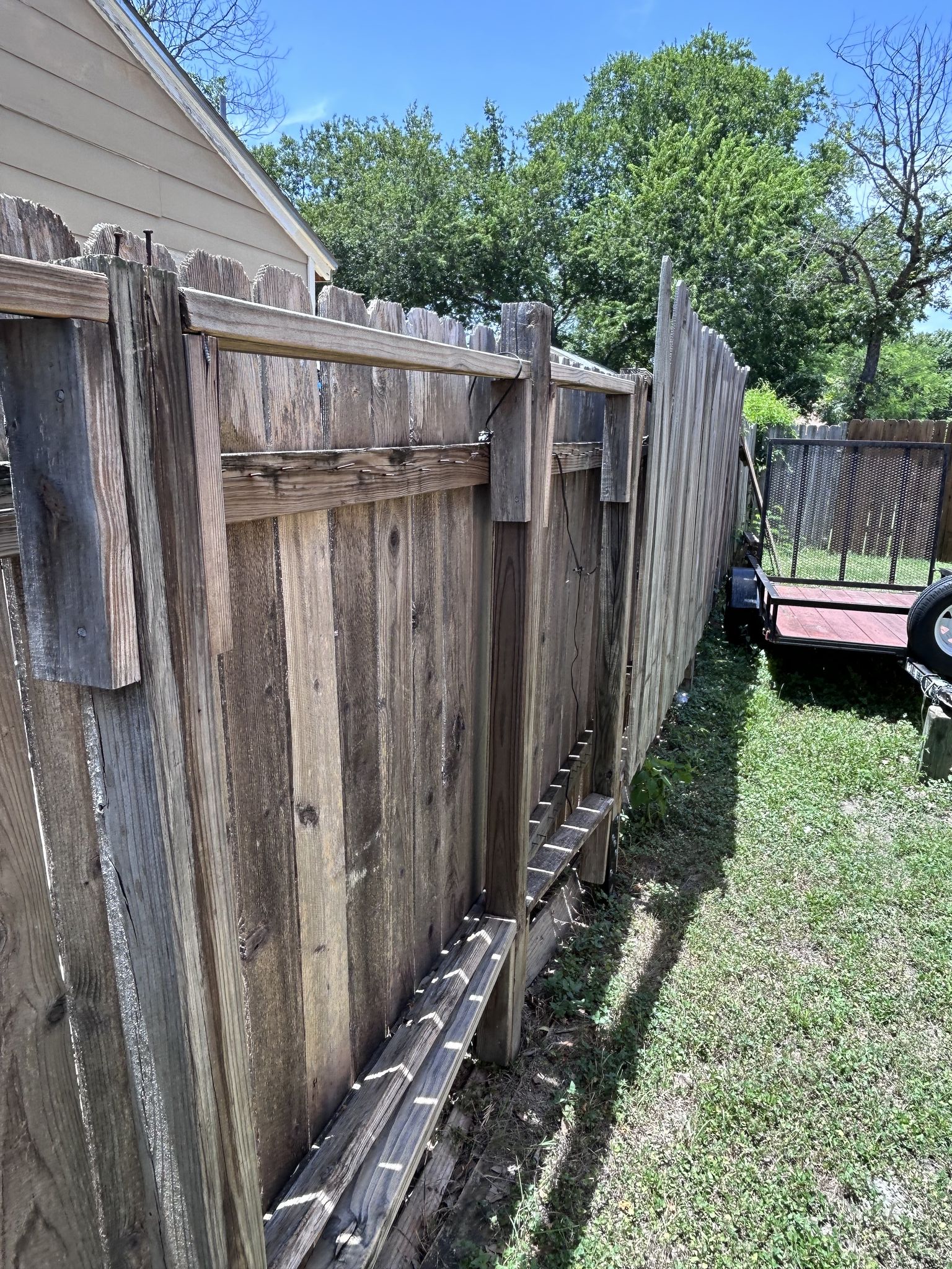 Neighbor fence and tree issues: learn who pays, what to do