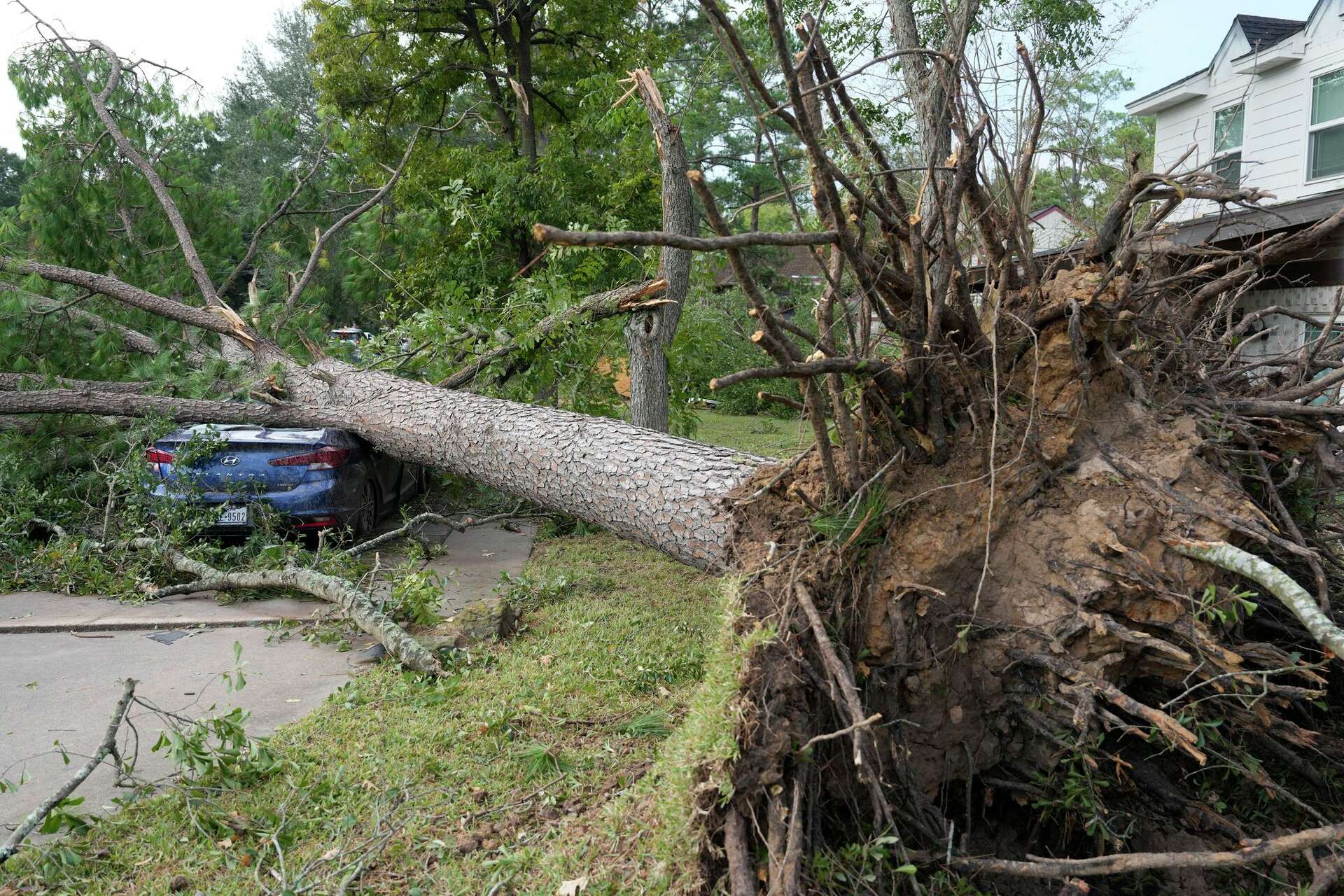 Confirmed tornado hits northwest Houston as front drives severe storms