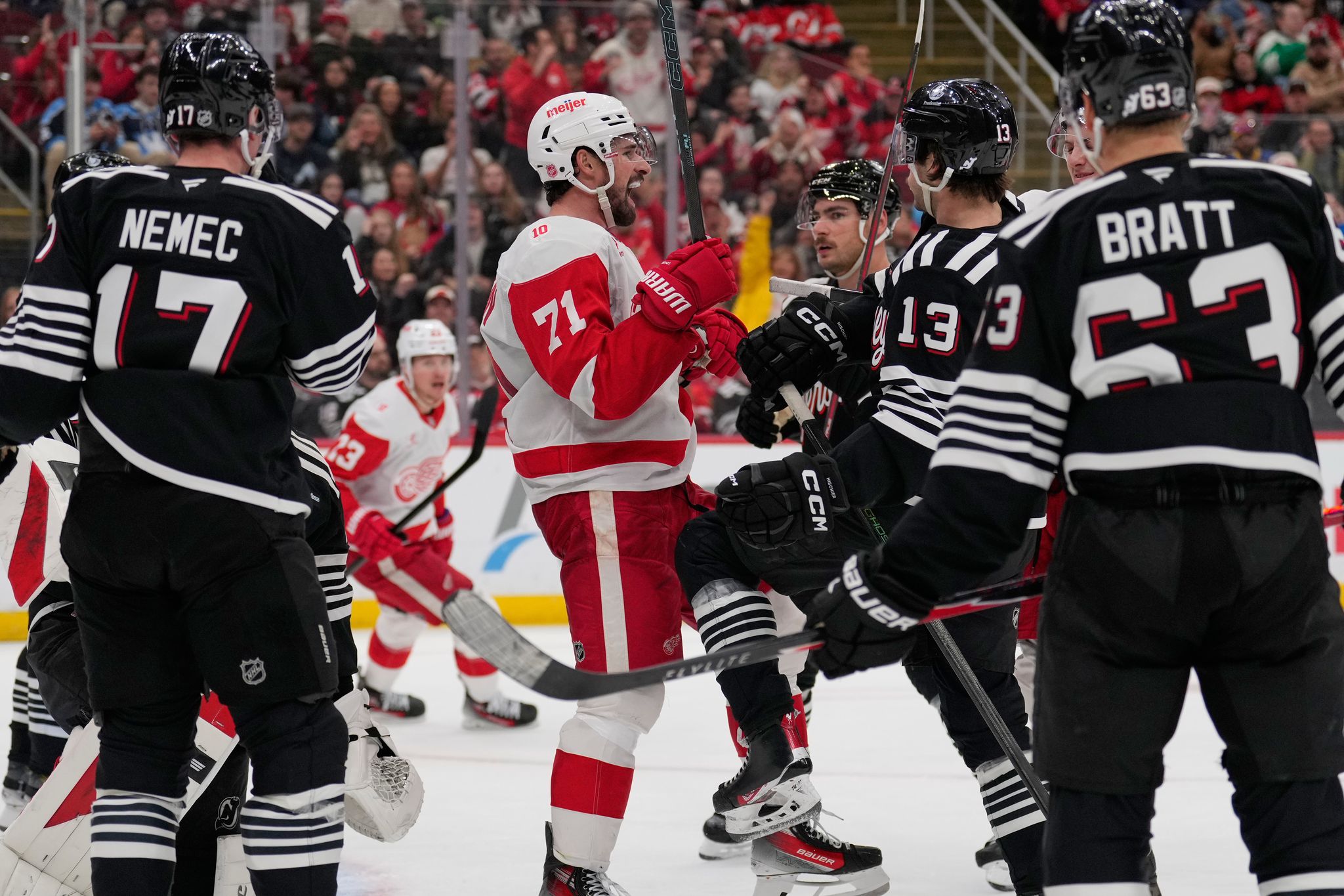 Devils snap losing streak with 4-3 win over Red Wings