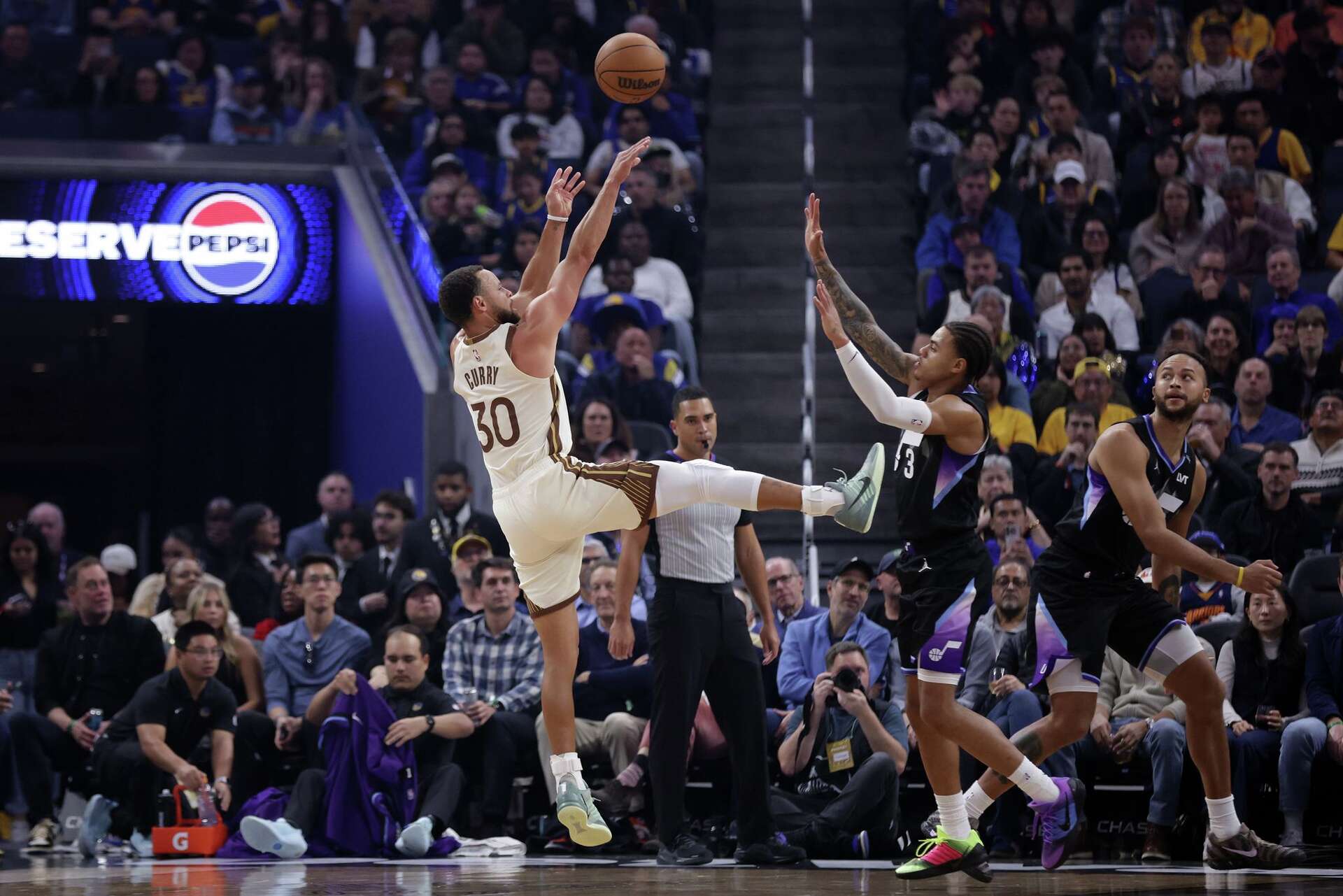 Warriors, Steph Curry open slow then find their stride to rout of Utah