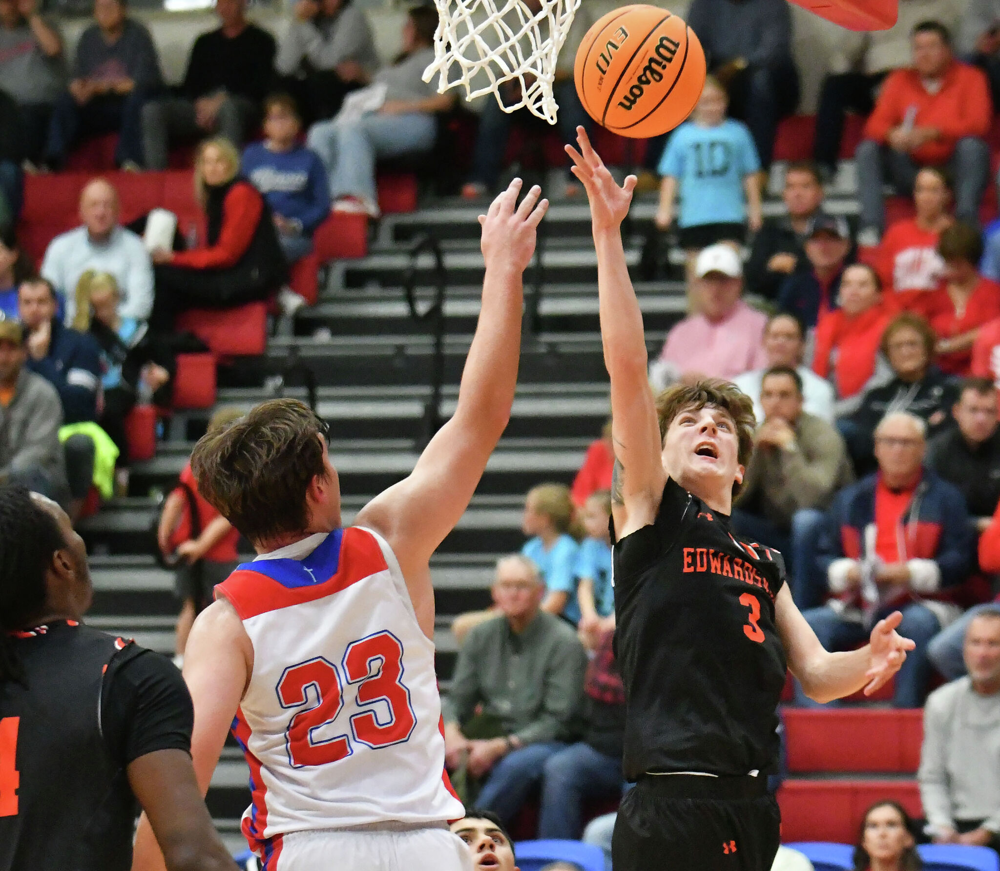 Edwardsville boys basketball takes on Effingham at St. Anthony