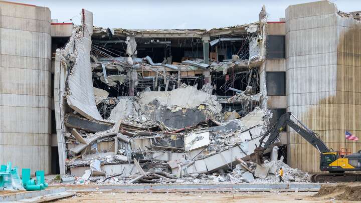 Decades-old University of Houston building demolished