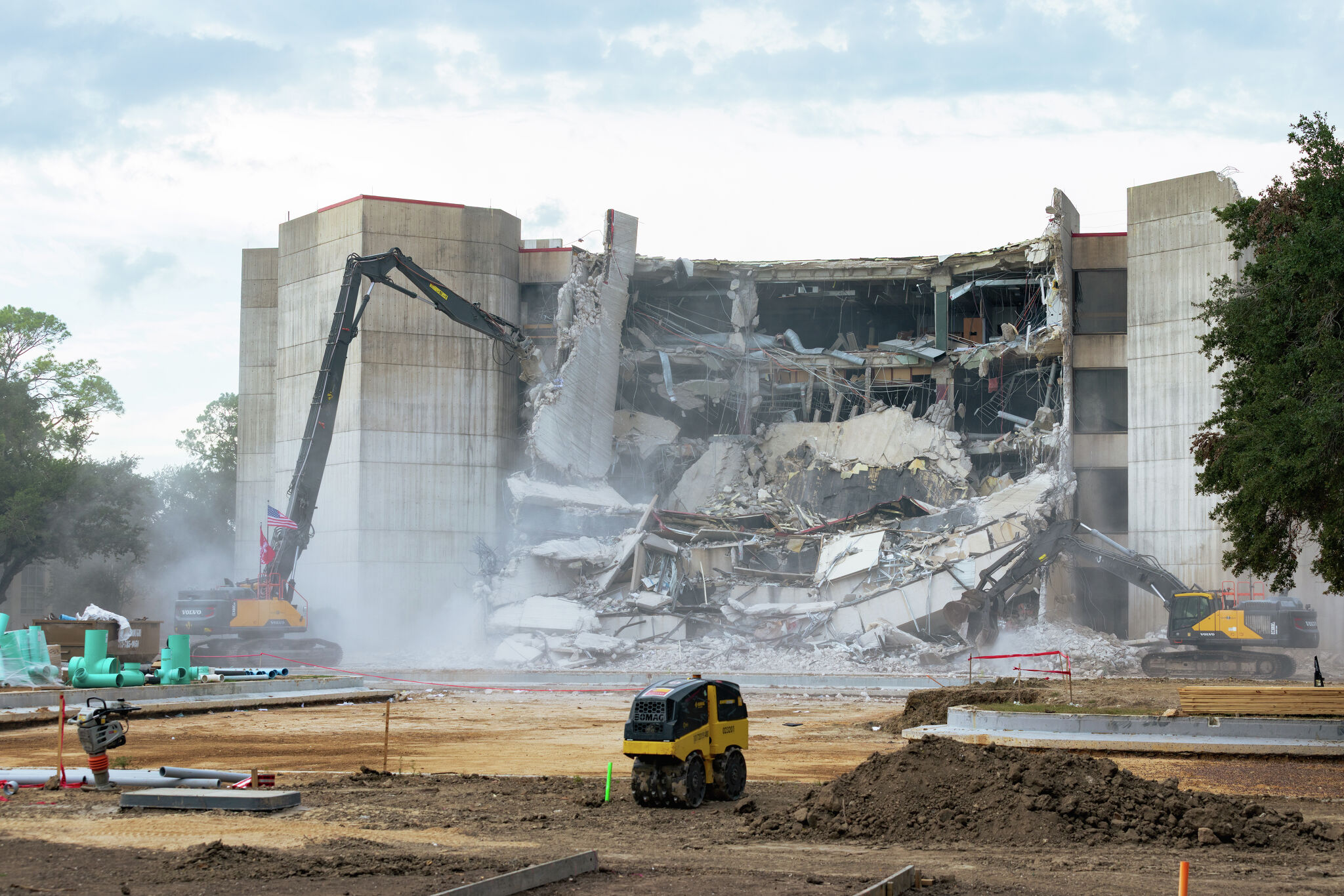 Decades-old University of Houston building demolished