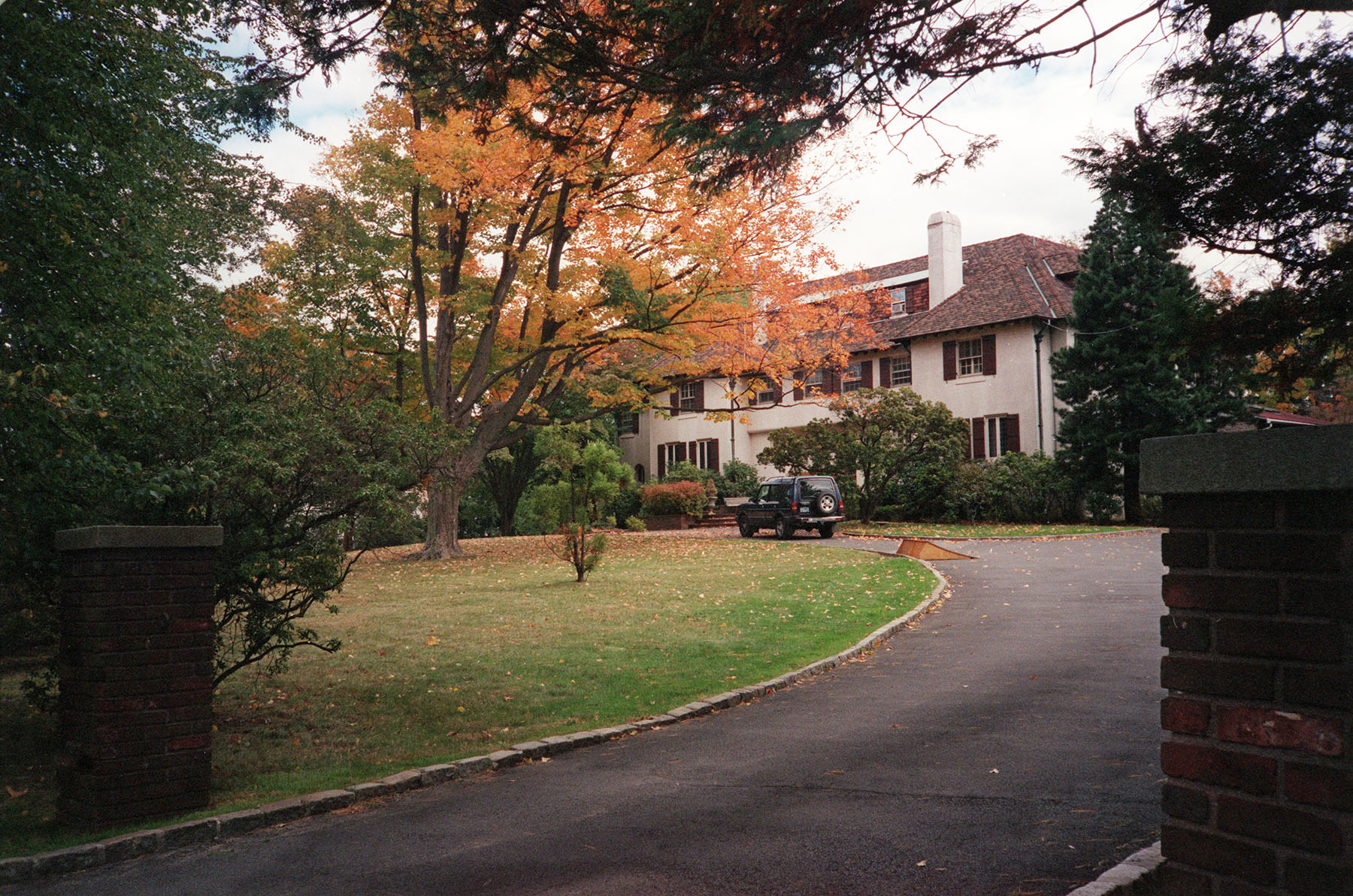 Dendy scores 3 TDs in Bowling Green's season-ending victory over winless UMass 45-14