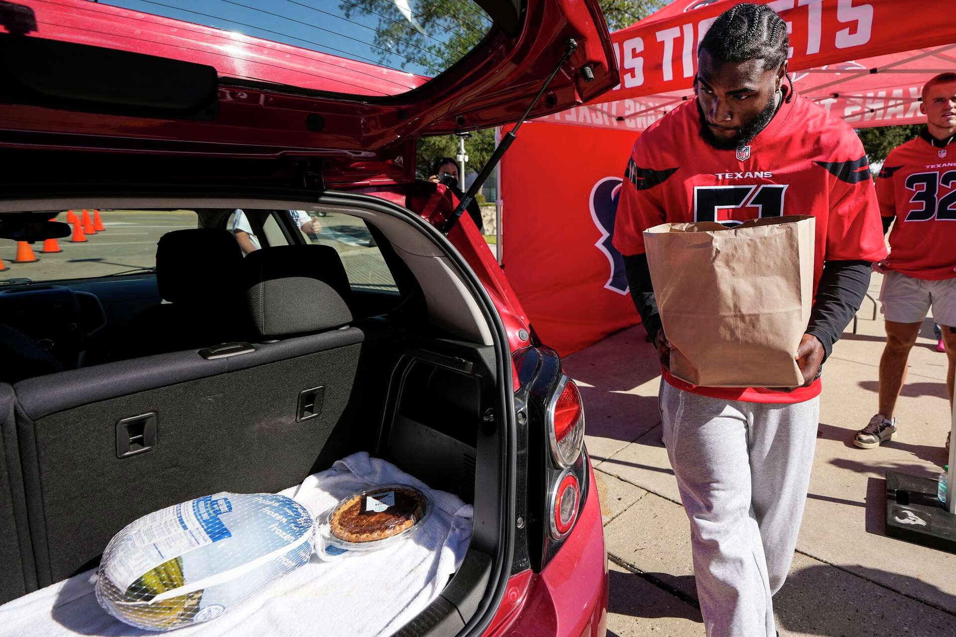 Grocery bills, SNAP cuts hit low-income Houstonians this Thanksgiving