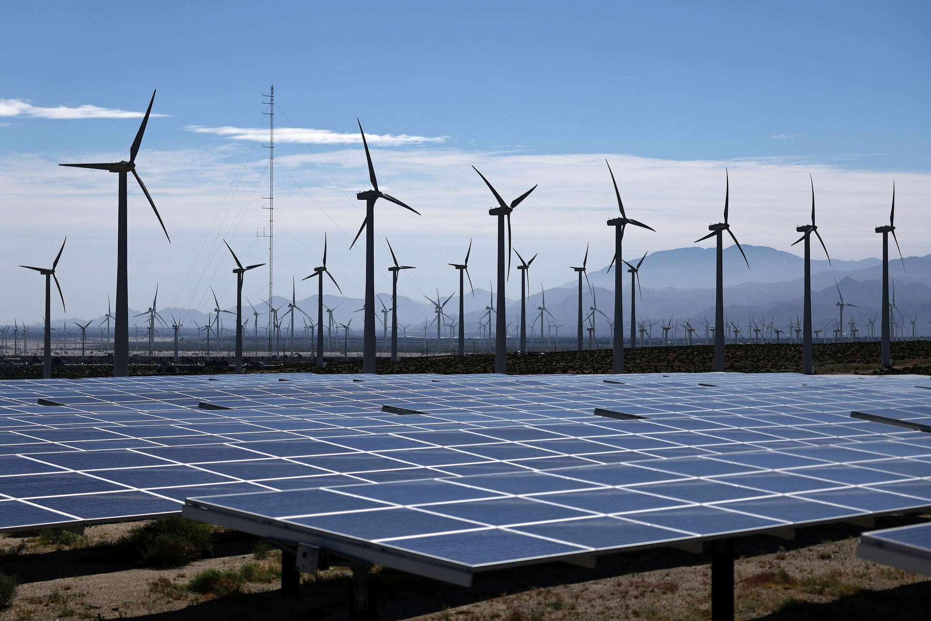 California has a huge solar power problem. A fix is coming.