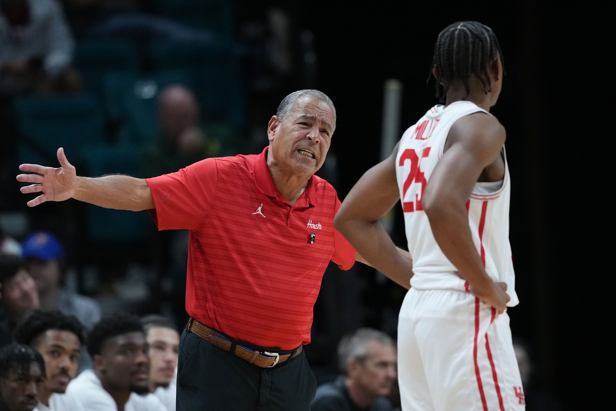 Houston coach Kelvin Sampson questions free-throw disparity after loss ...