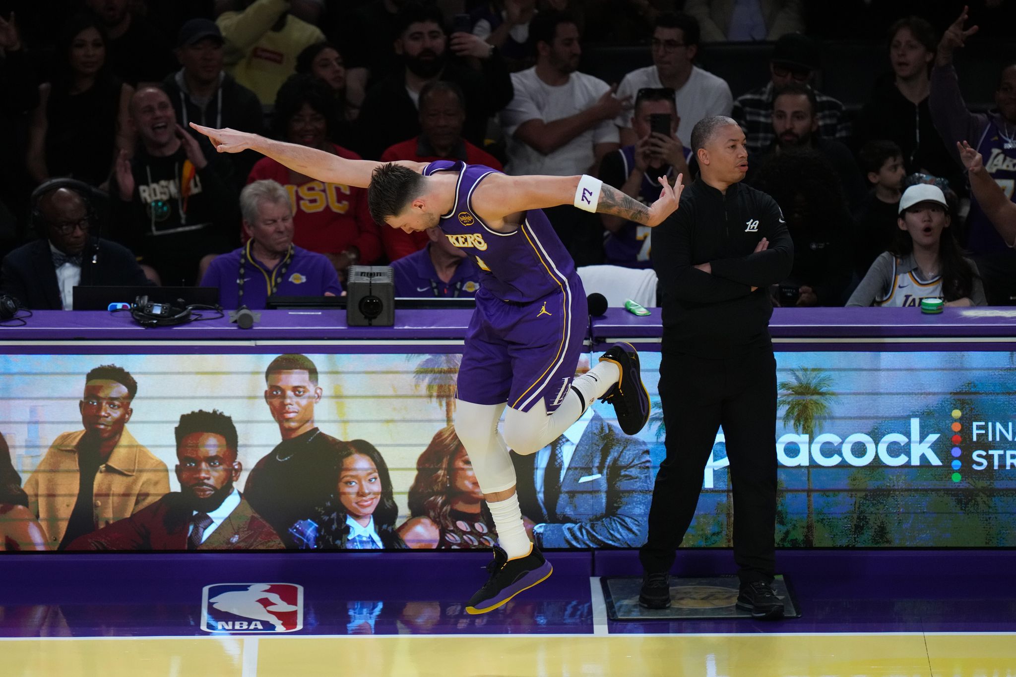 Luka, LeBron lead Lakers past Clippers 135-118 for 5th straight win ...