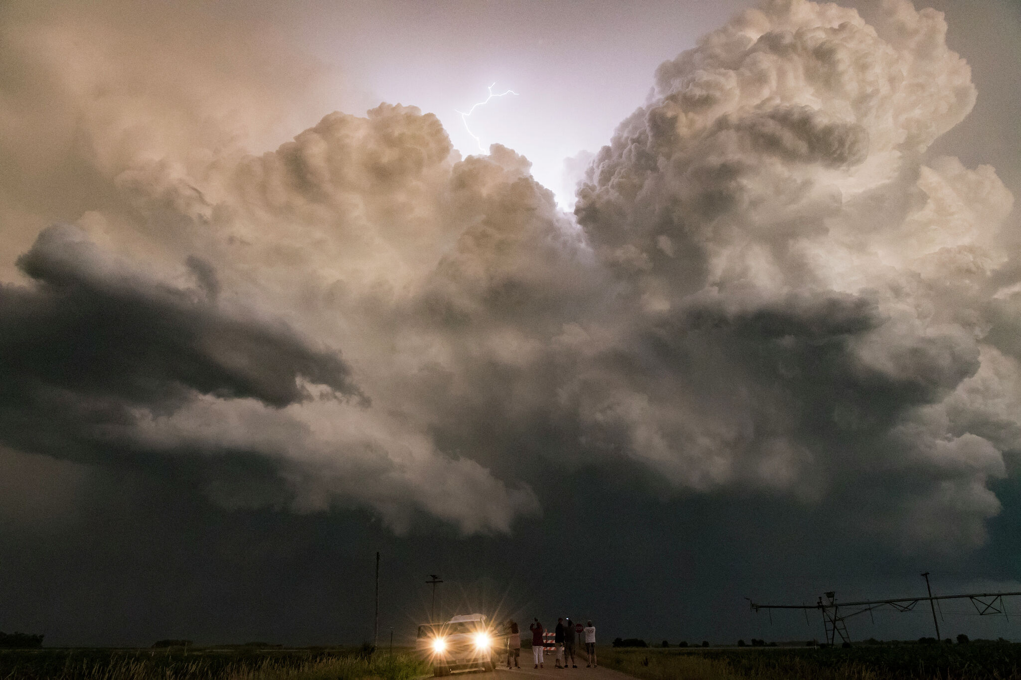 Storm chasers blasted for reckless driving during Houston tornado