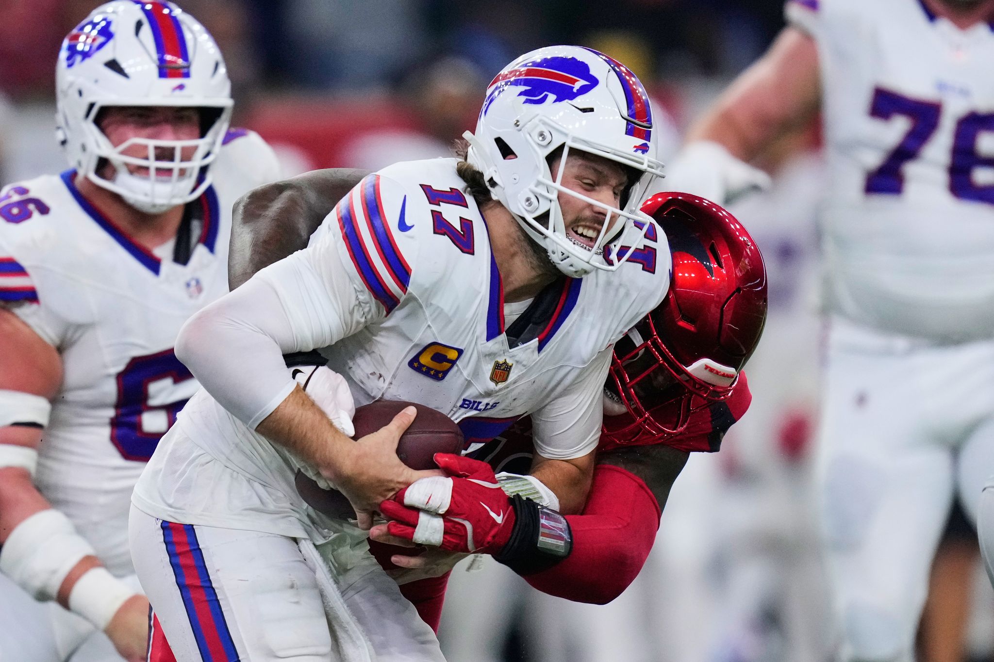 Josh Allen regresa a entrenar con Bills tras recibir ocho capturas ante ...