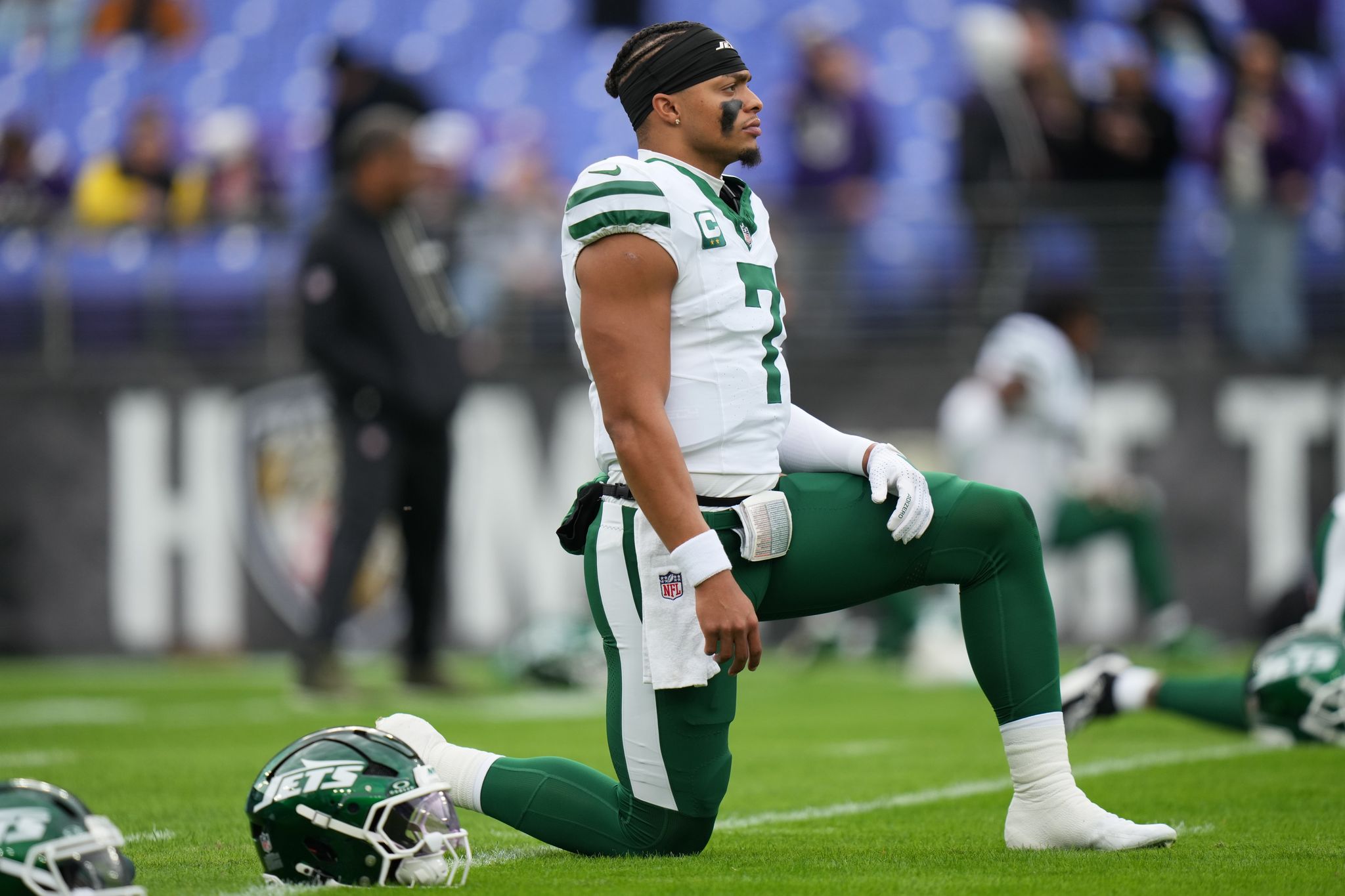 Jets' Justin Fields says he's not ready to return, but is open to ...