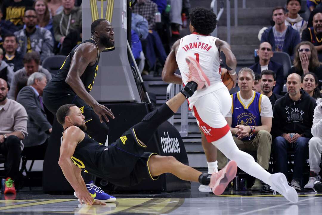 Warriors’ Steph Curry to miss at least a week with quad injury
