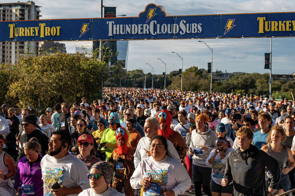 Austin Thanksgiving Turkey Trot draws thousands: See photos