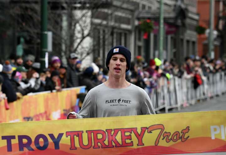 Thousands run 78th Troy Turkey Trot on Thanksgiving morning