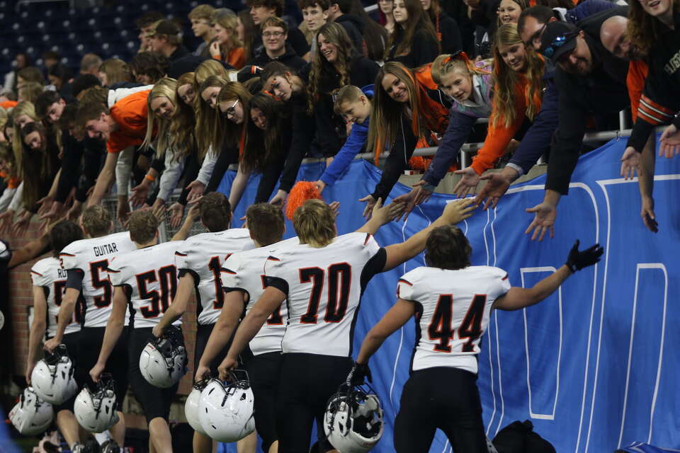 Harbor Beach football beats Hudson 31-20, claims state title