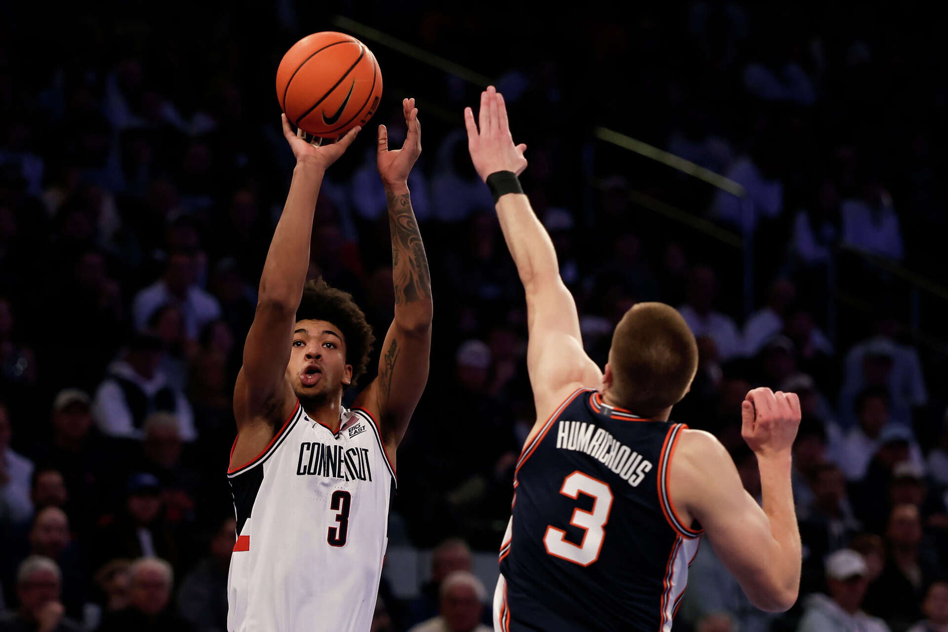 UConn men's basketball tops Illinois in top-15 matchup at MSG
