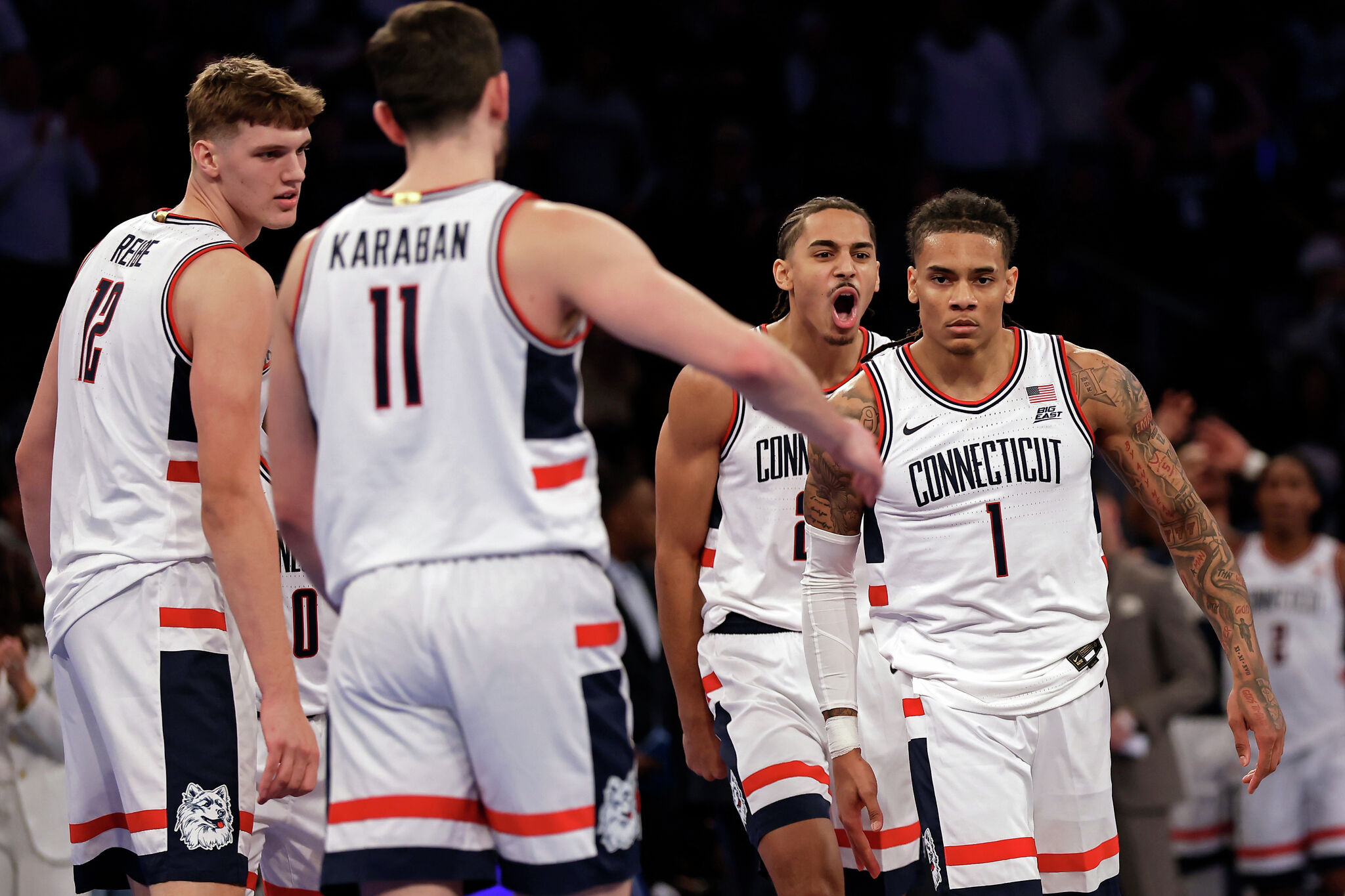 UConn men's basketball tops Illinois in top-15 matchup at MSG