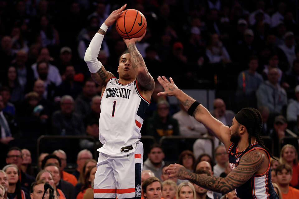 How UConn legend Ray Allen stays connected to the program