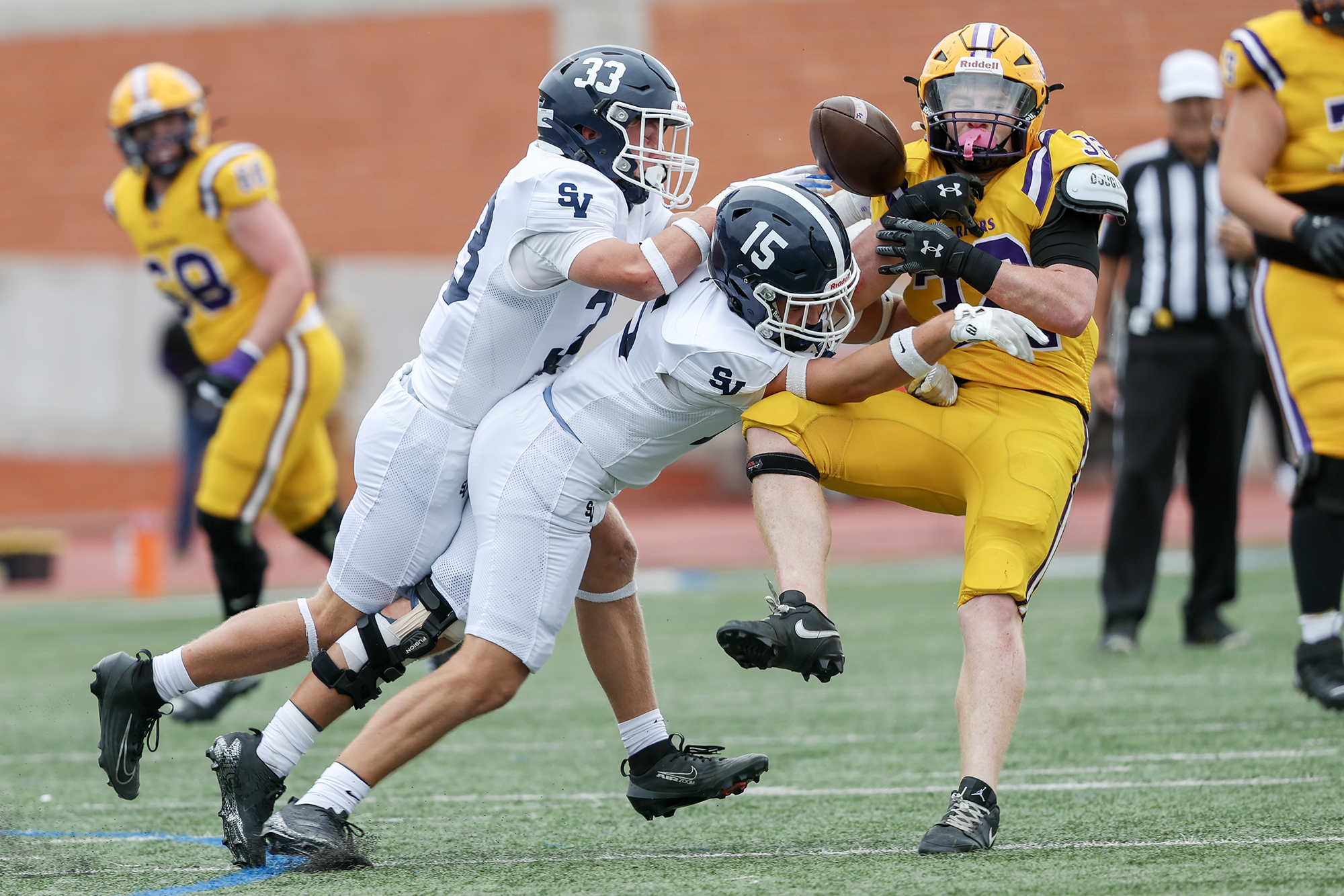 Smithson Valley football grinds out win over Pieper in third round