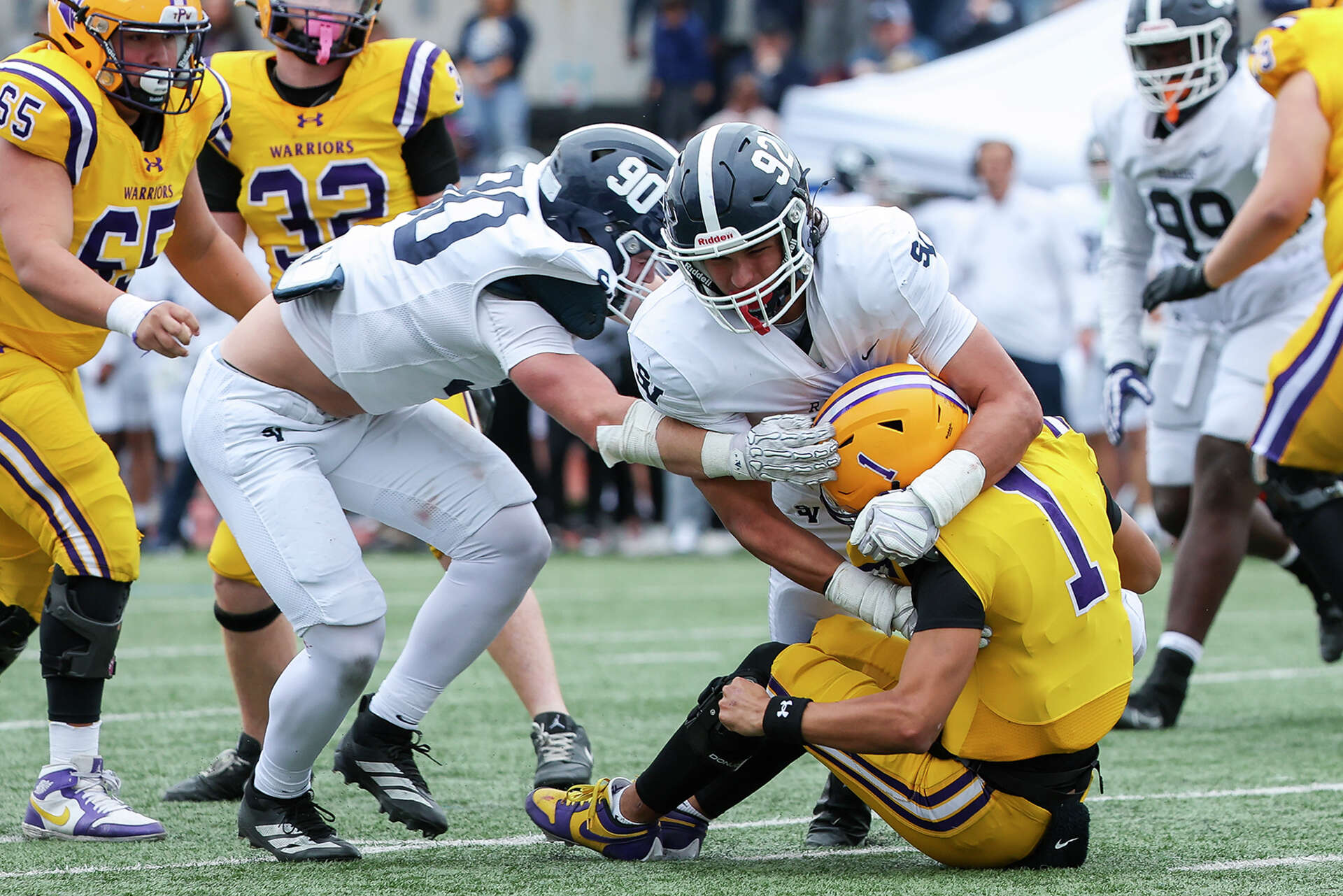 Smithson Valley football grinds out win over Pieper in third round