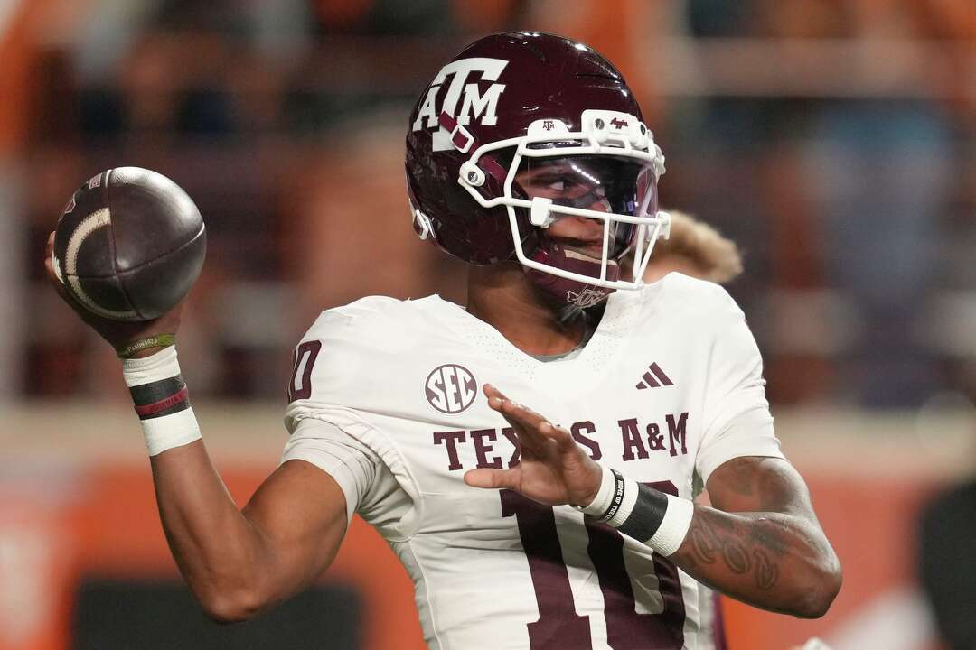 Texas A&M QB Marcel Reed suffers injury against Texas, returns to game