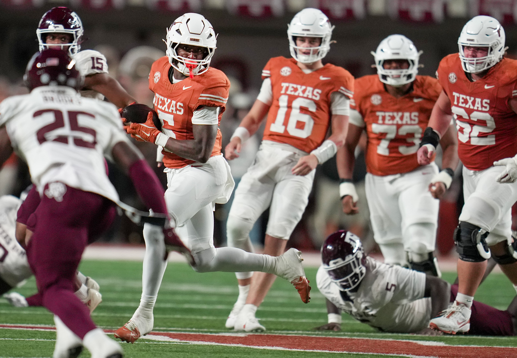 Texas vs Michigan: 3 questions that could be answered by Citrus Bowl