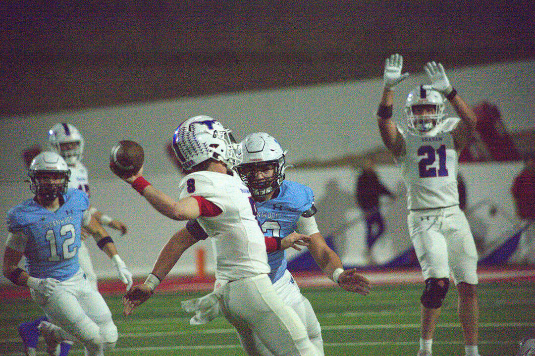 No. 4 Greenwood football pulls away from Graham to advance
